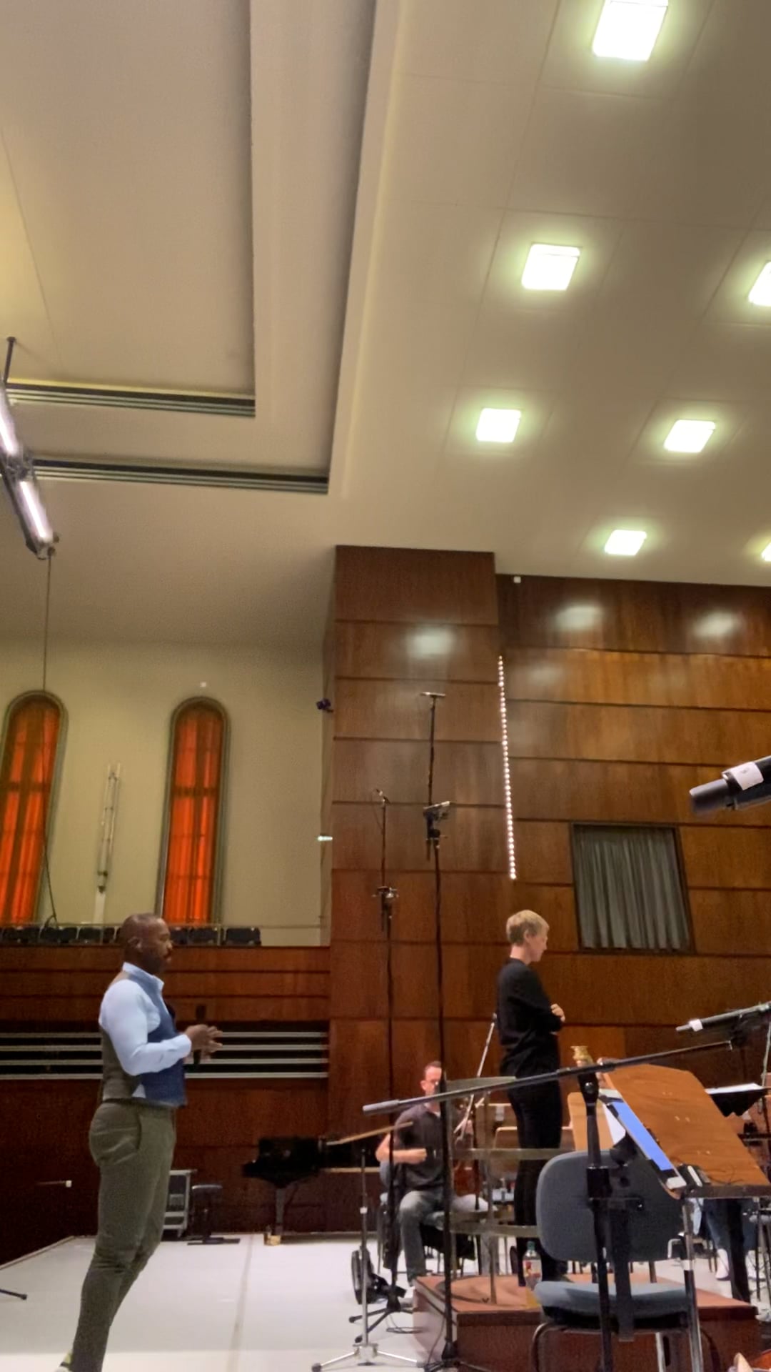 Daniel Keeling sings "A Song For You" with Bielefelder Philharmoniker ...