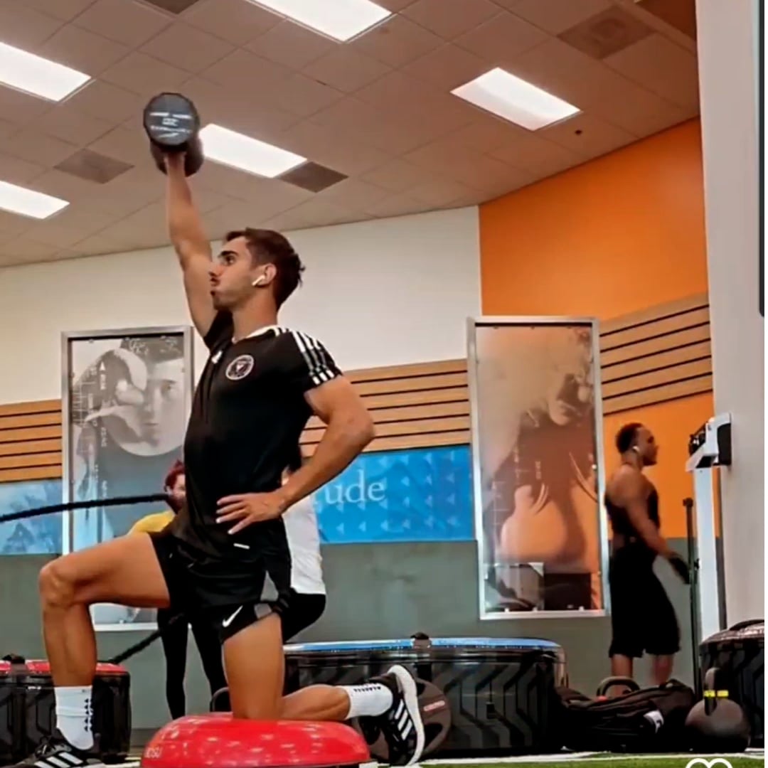 Half Kneeling Half Bosu Ball Single Arm Arnold Press on Vimeo
