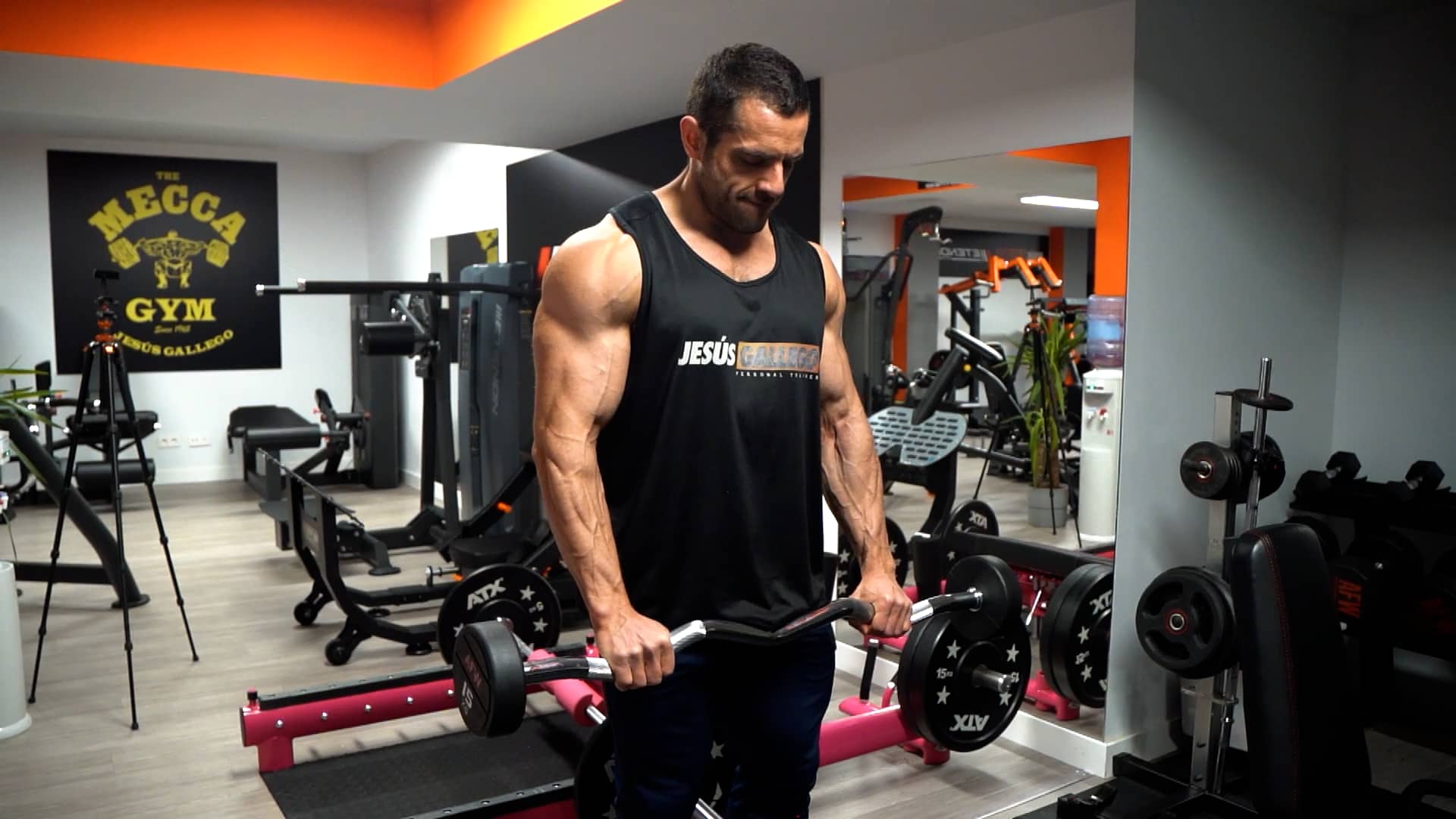 17. Curl invertido con barra Z on Vimeo