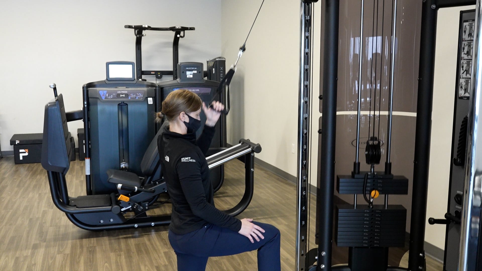 ½ Kneeling Single Arm Pull Down on Vimeo