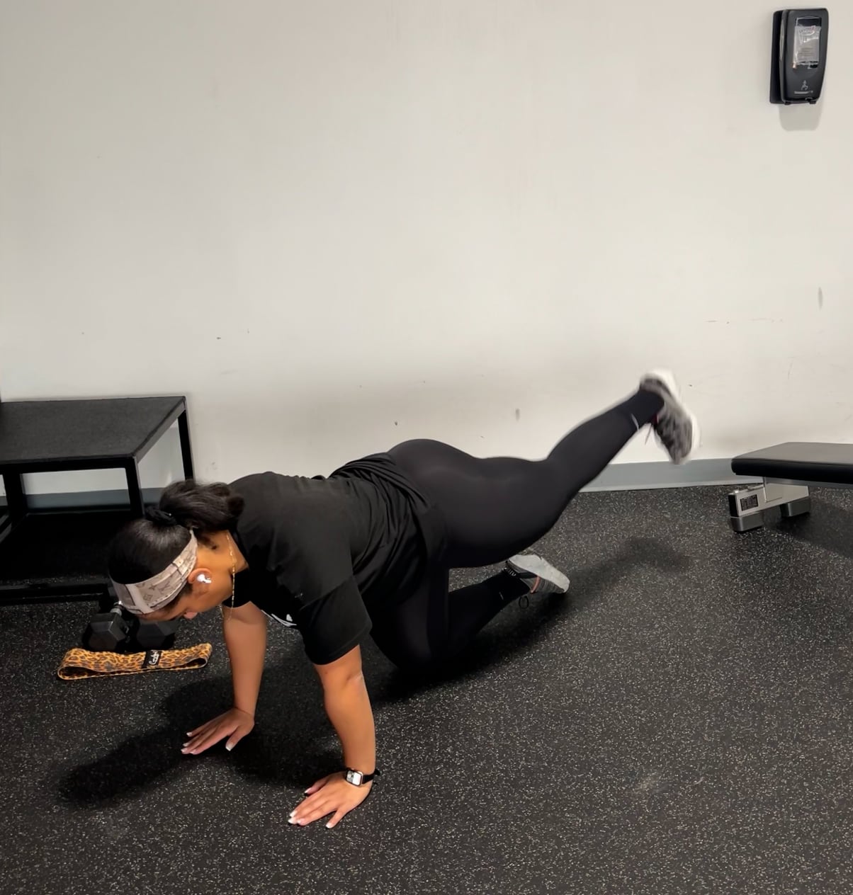 Straight Leg Kickbacks on Vimeo