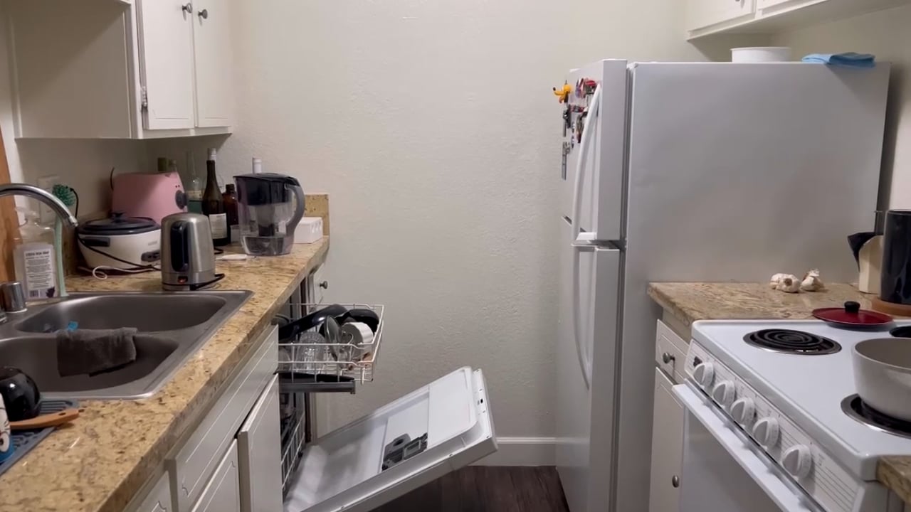 kitchen_footage_reduce shake on Vimeo