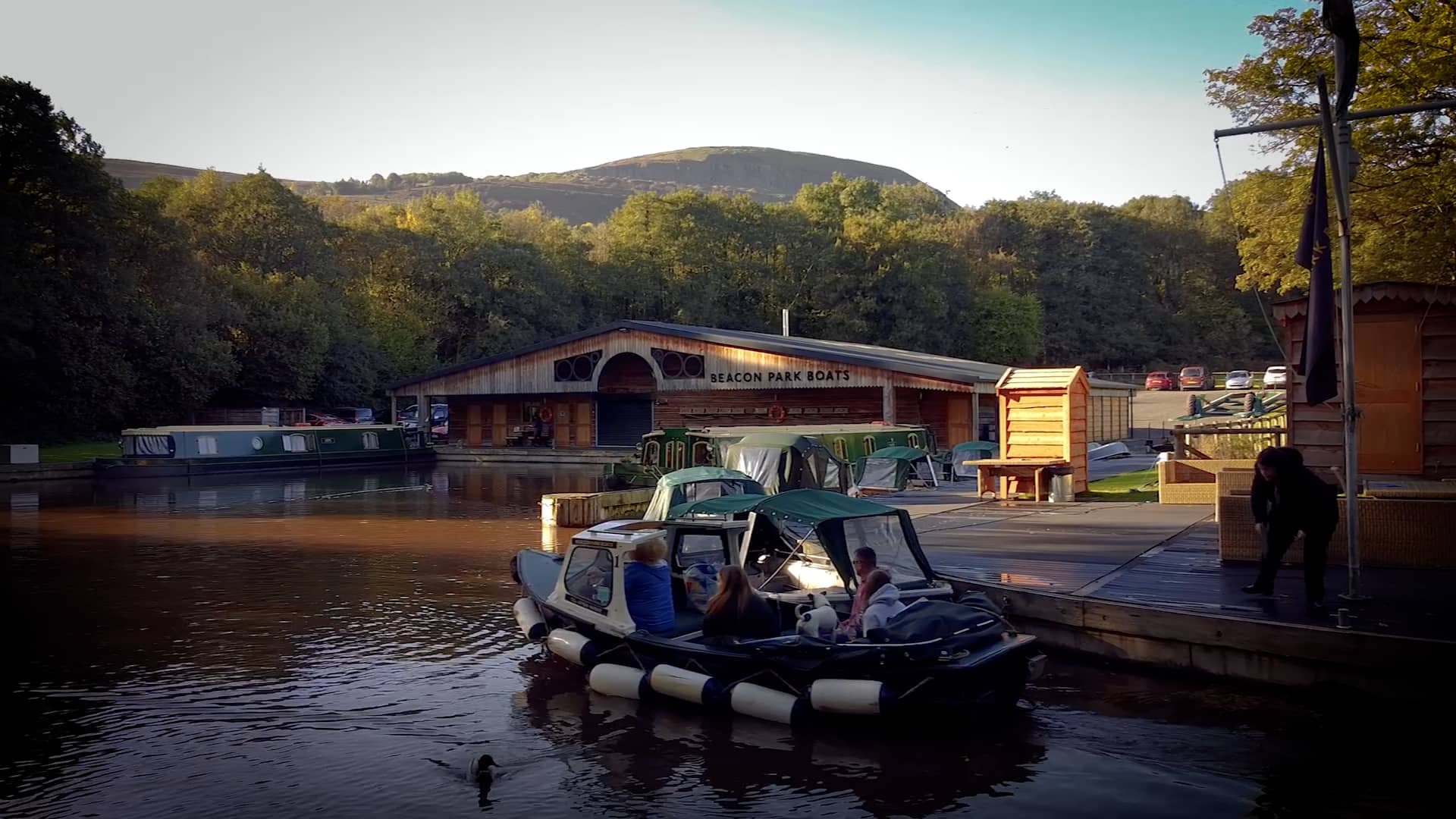 Day boats for hire in the Brecon Beacons on Vimeo