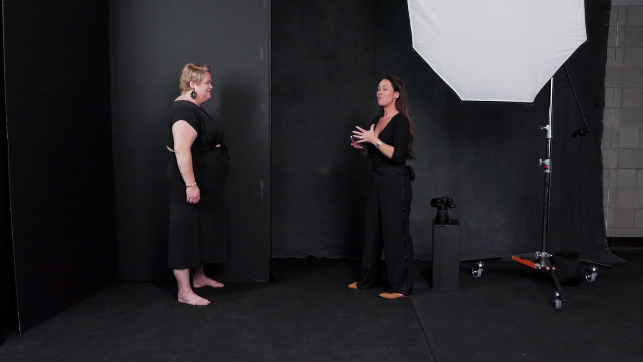 Wall Flow Poses - Curvy Clients - Wall Poses - The Portrait System