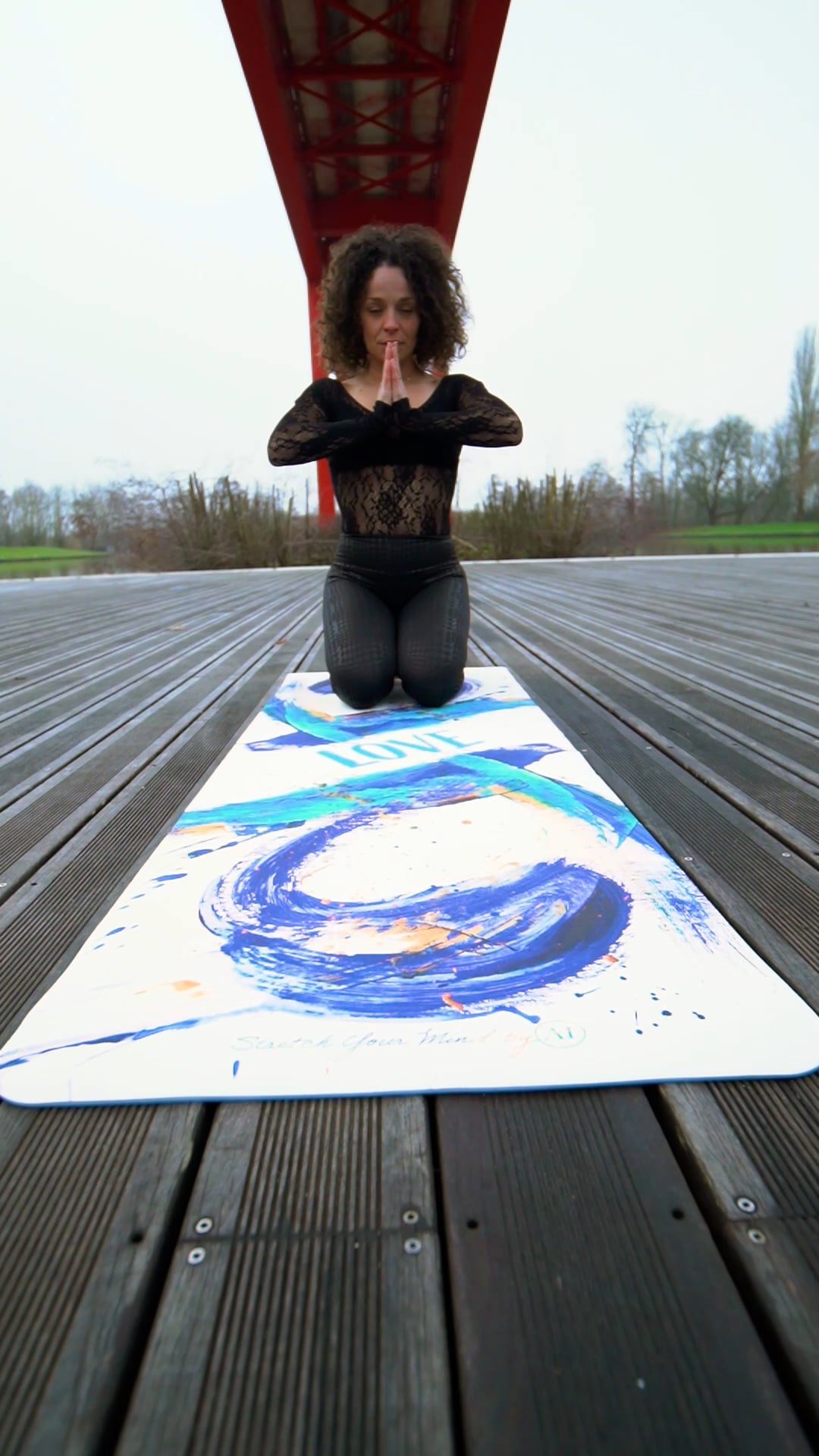 VIDEO PRODUIT / TAPIS de YOGA par ANNA IVACHEFF - format Reel on Vimeo