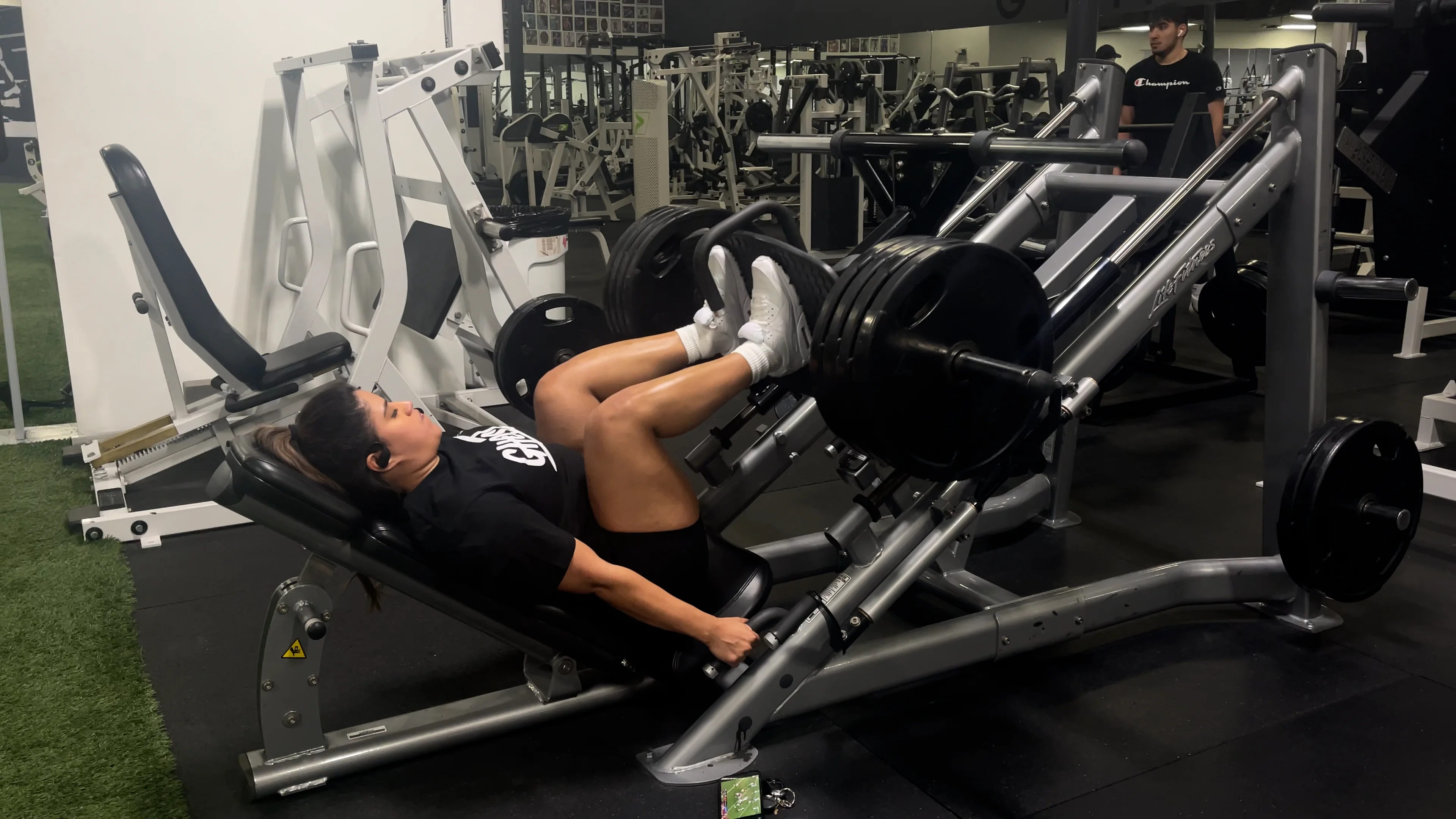 Close Stance Leg Press on Vimeo