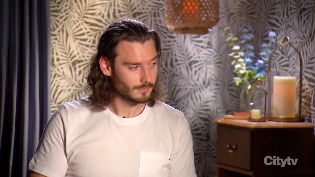 2021-10-25 10-35-17 Twisted Tea Brewing Company In Bachelor in Paradise ...