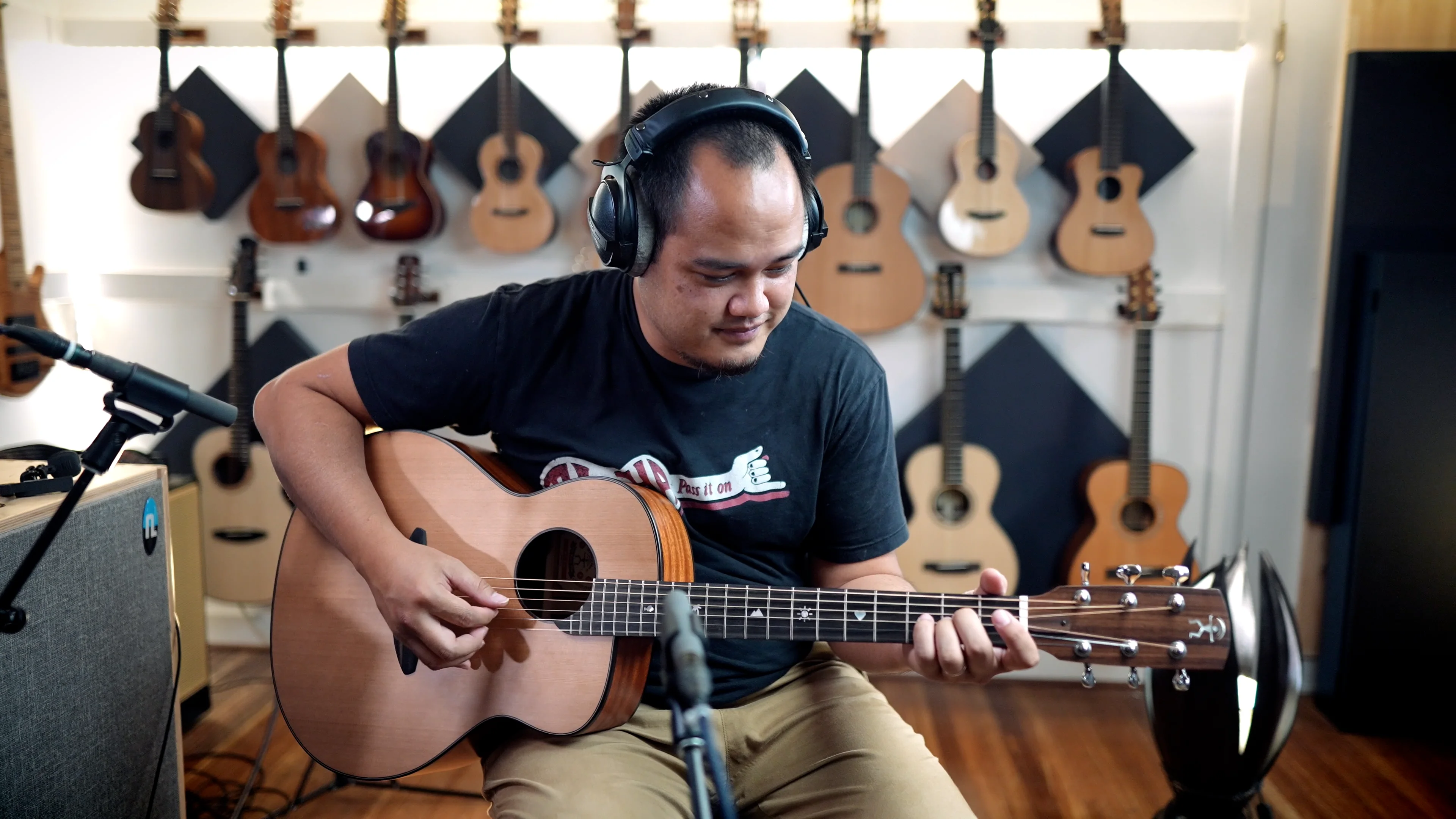 aNueNue MTL-BOB Cedar Top Guitar.mov on Vimeo