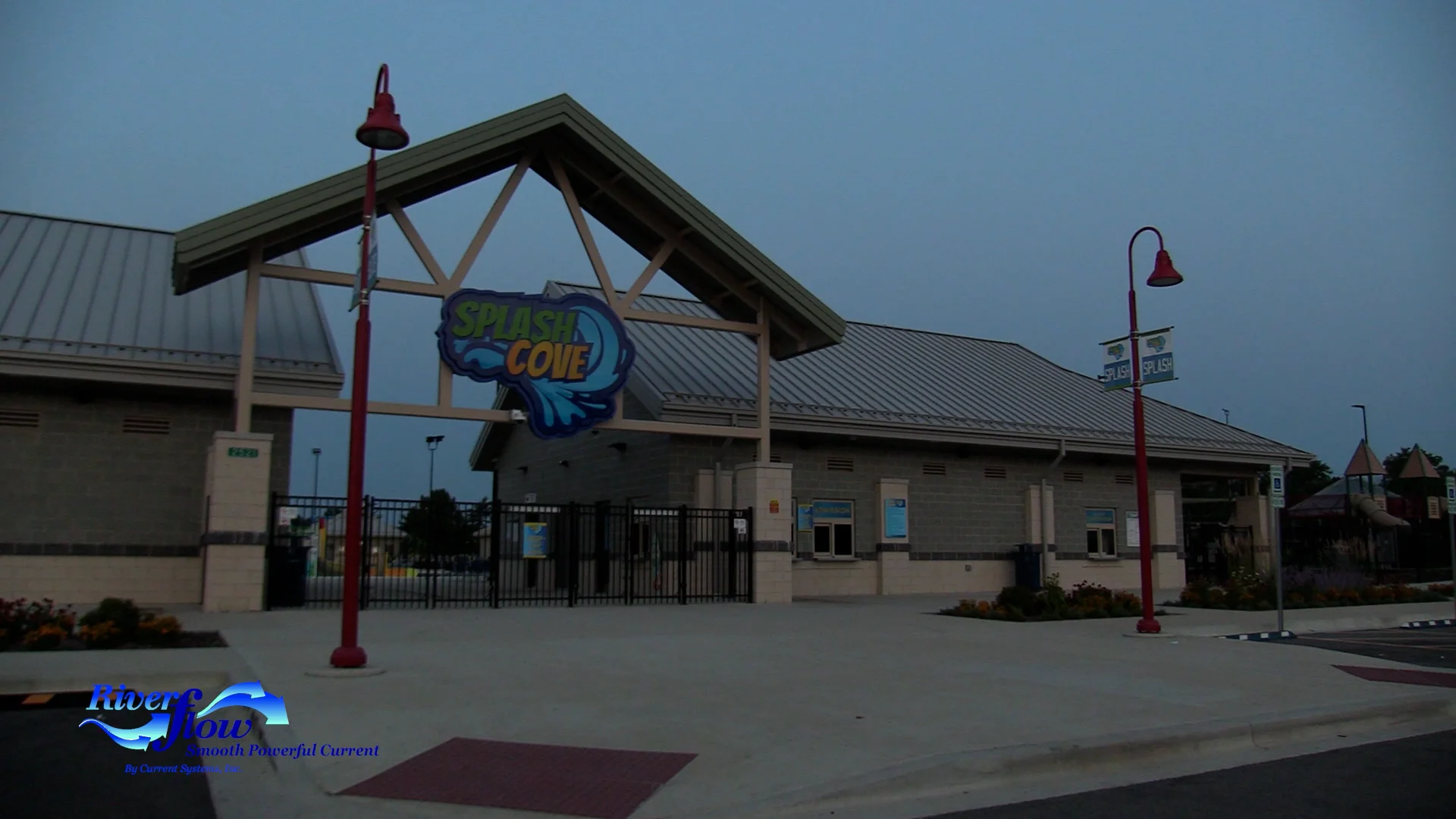 Walking in Lazy River at Splash Cove in Decatur, IL on Vimeo
