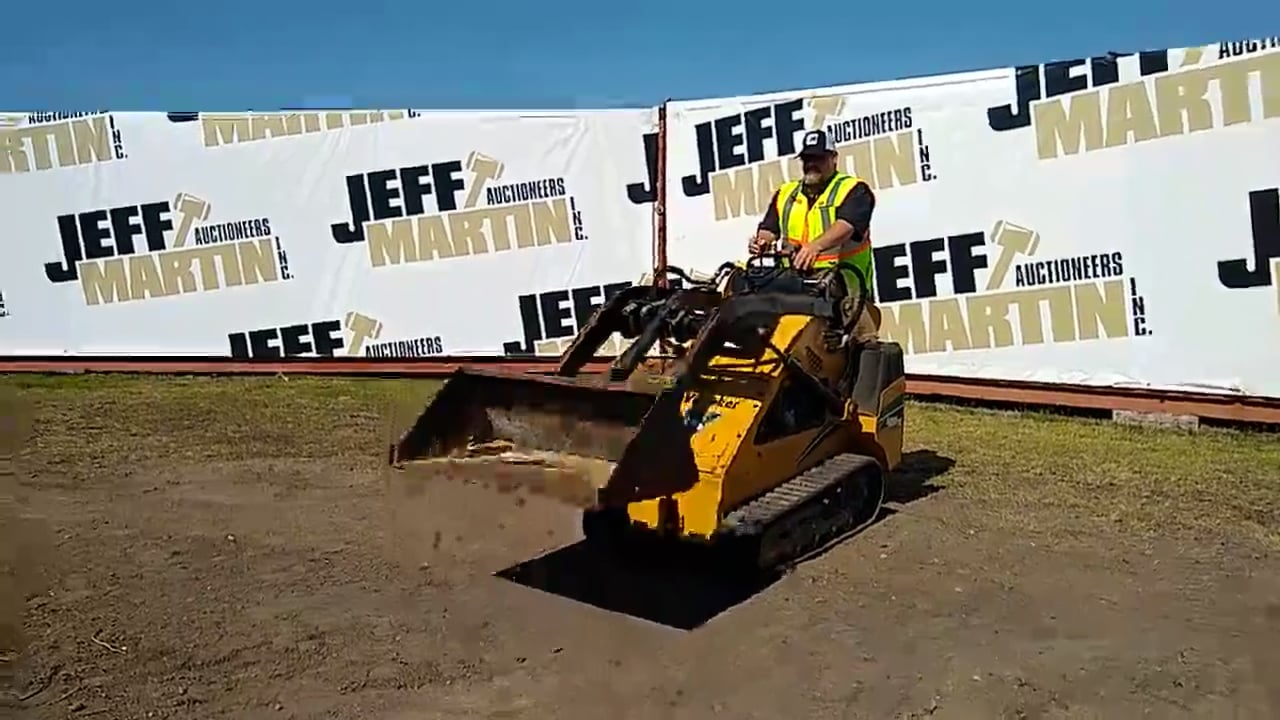 VERMEER MODEL S650TX MULTI TERRAIN LOADER SN 1VRB07044E1000721 on Vimeo