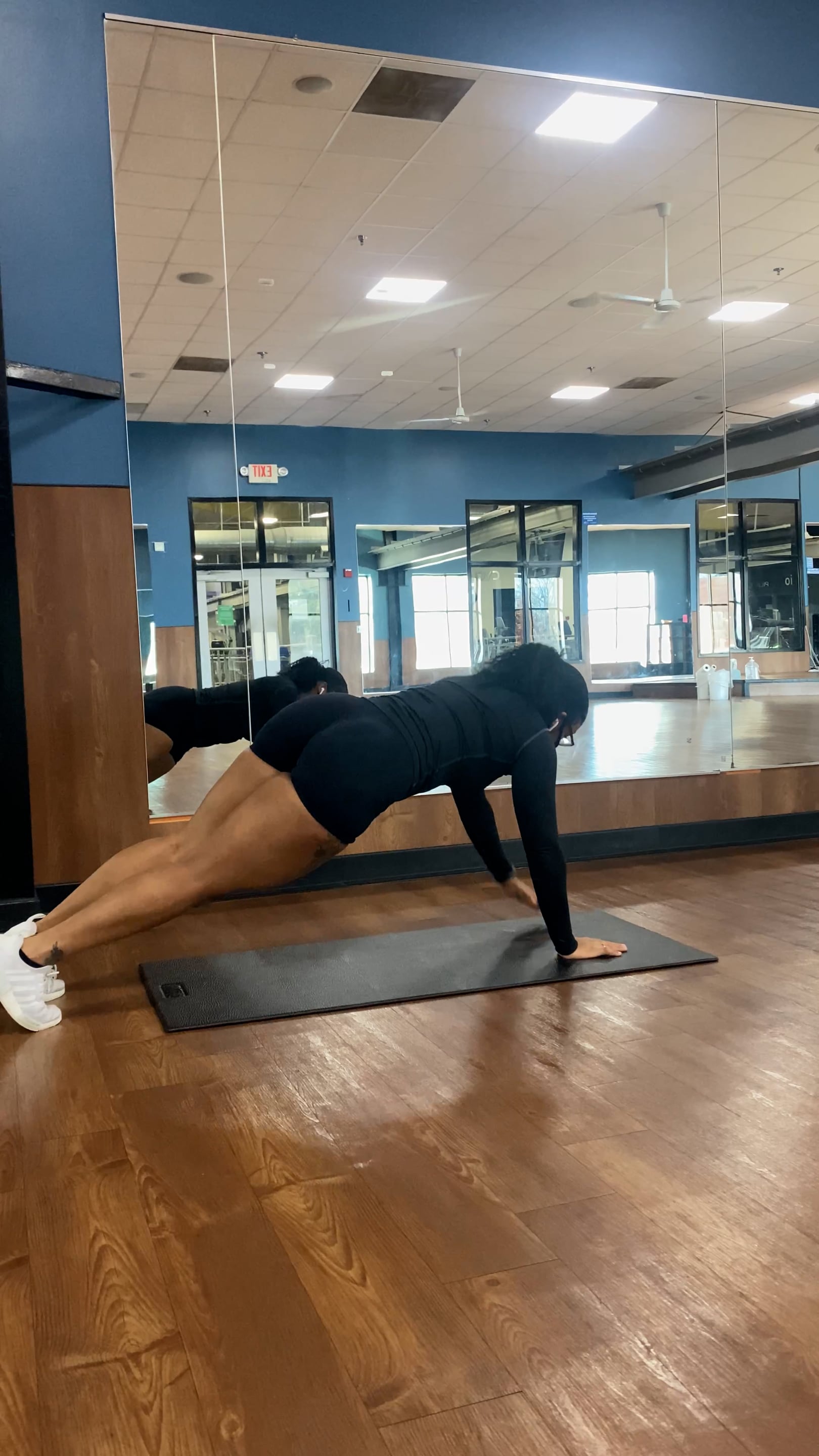 Plank side arm raise on Vimeo