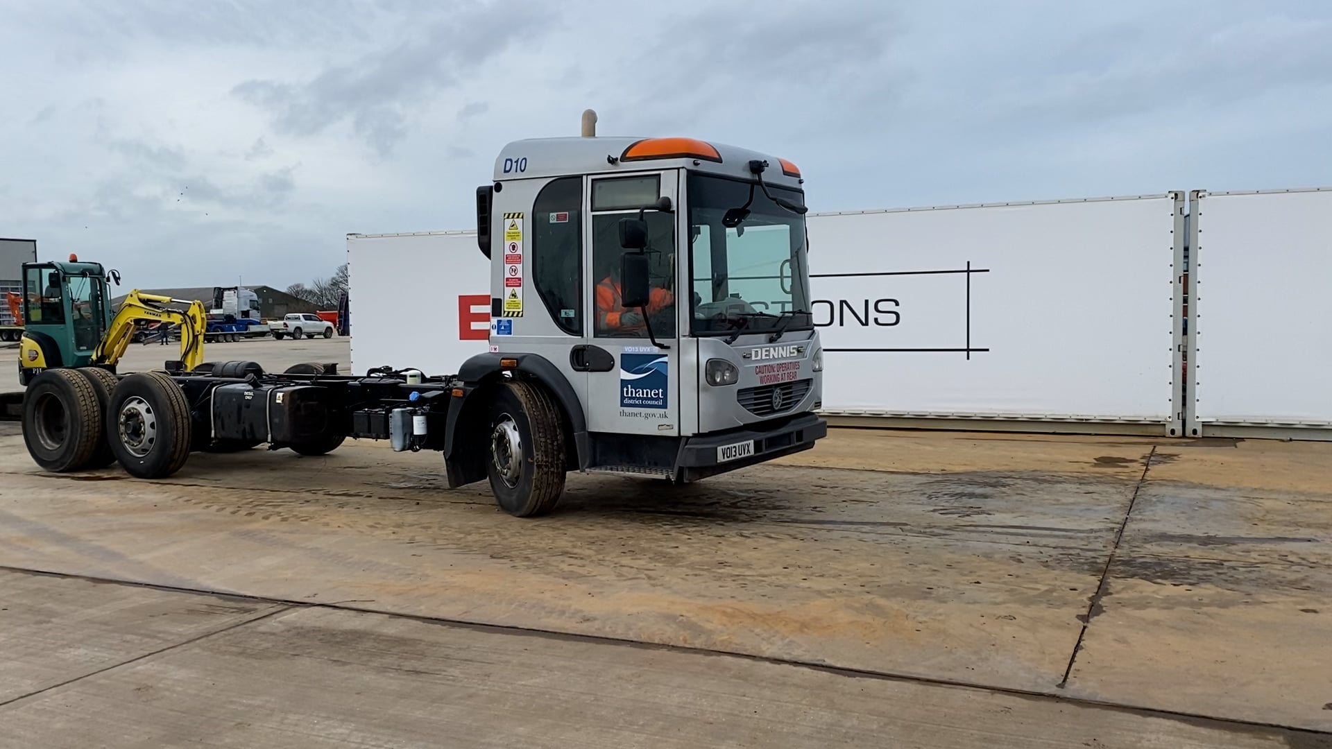 Dennis Elite 2 6x2 Mid Lift Chassis Cab - Leeds March 22 on Vimeo