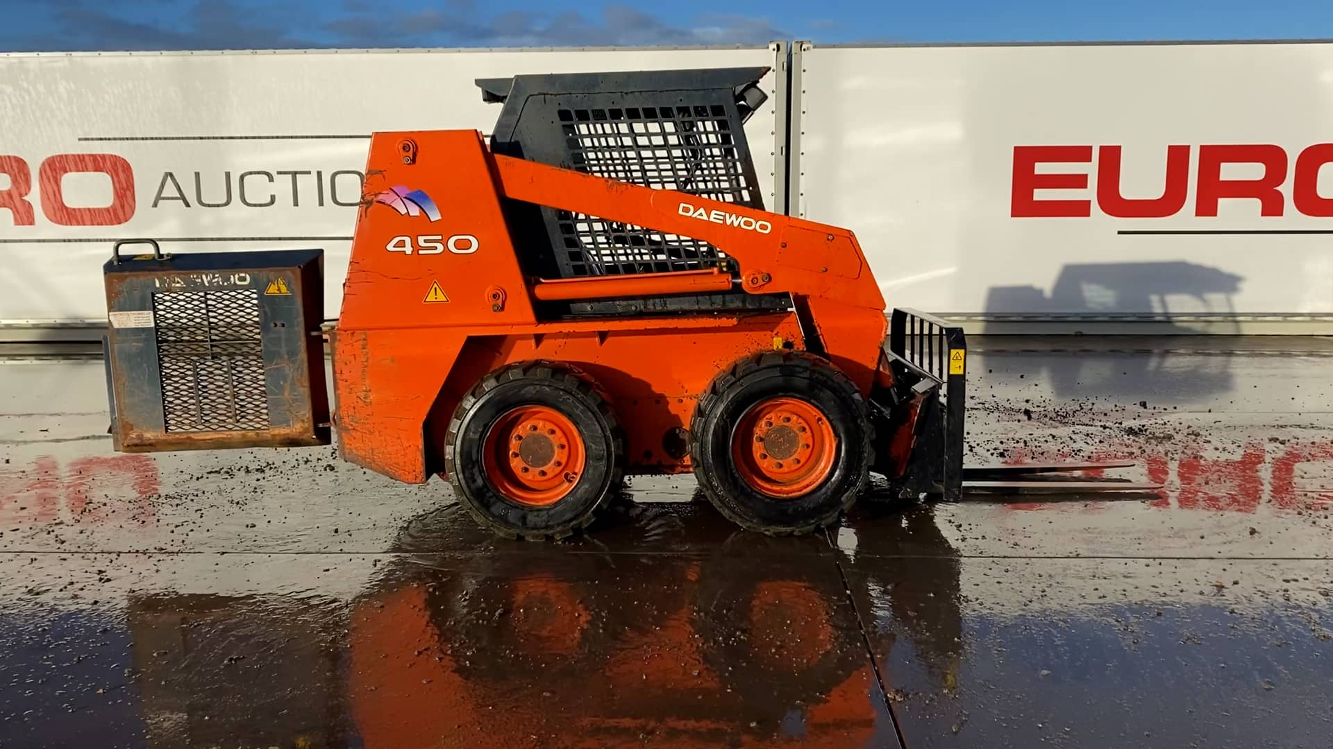 Daewoo 450 Skid Steer Loader - Leeds March 22 on Vimeo