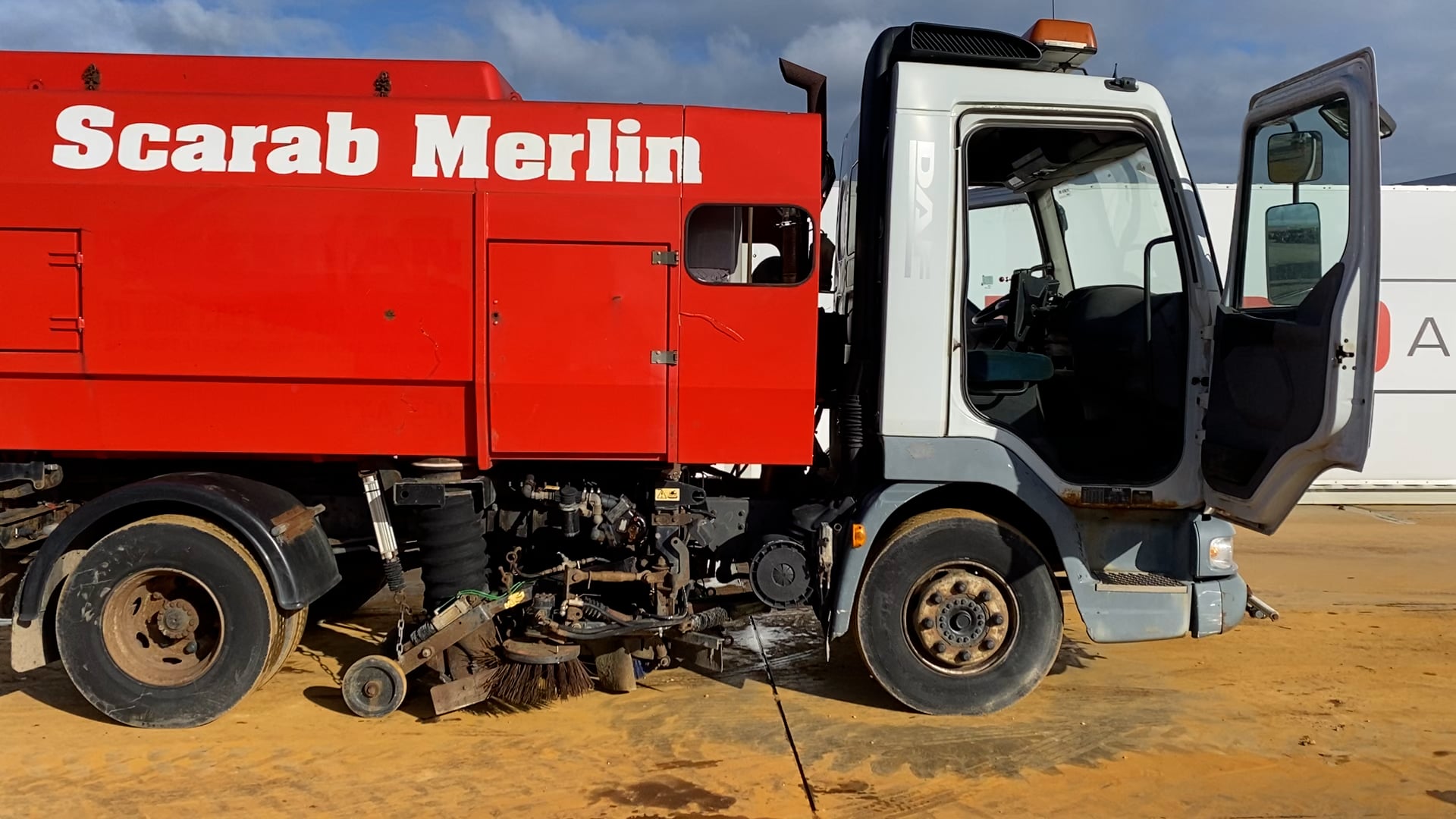 2007 DAF LF45-170 4x2 Scarab Merlin Sweeper Lorry - Leeds March 22 on Vimeo