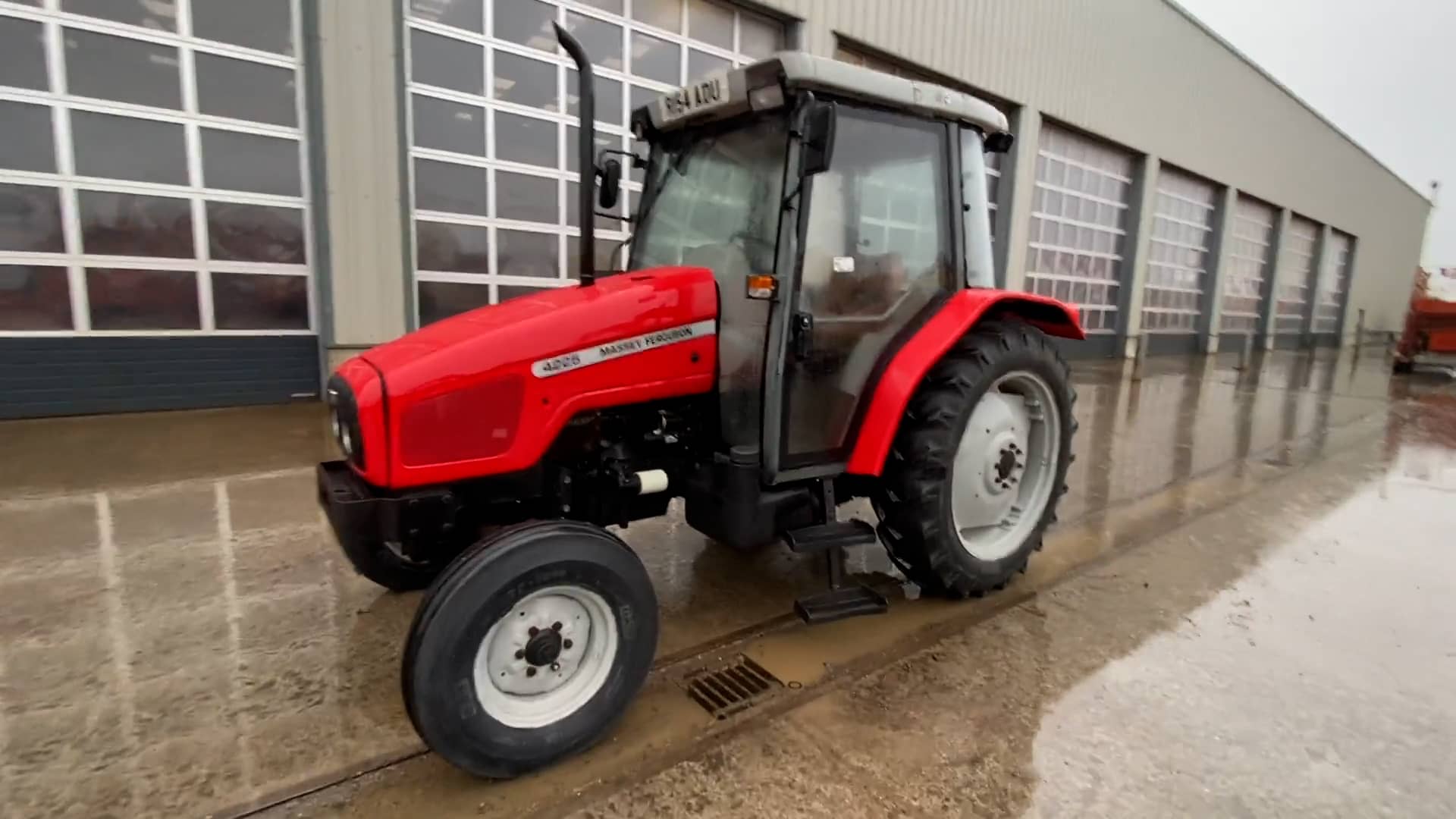 LOT # 0136 -- Massey Ferguson 4225 on Vimeo