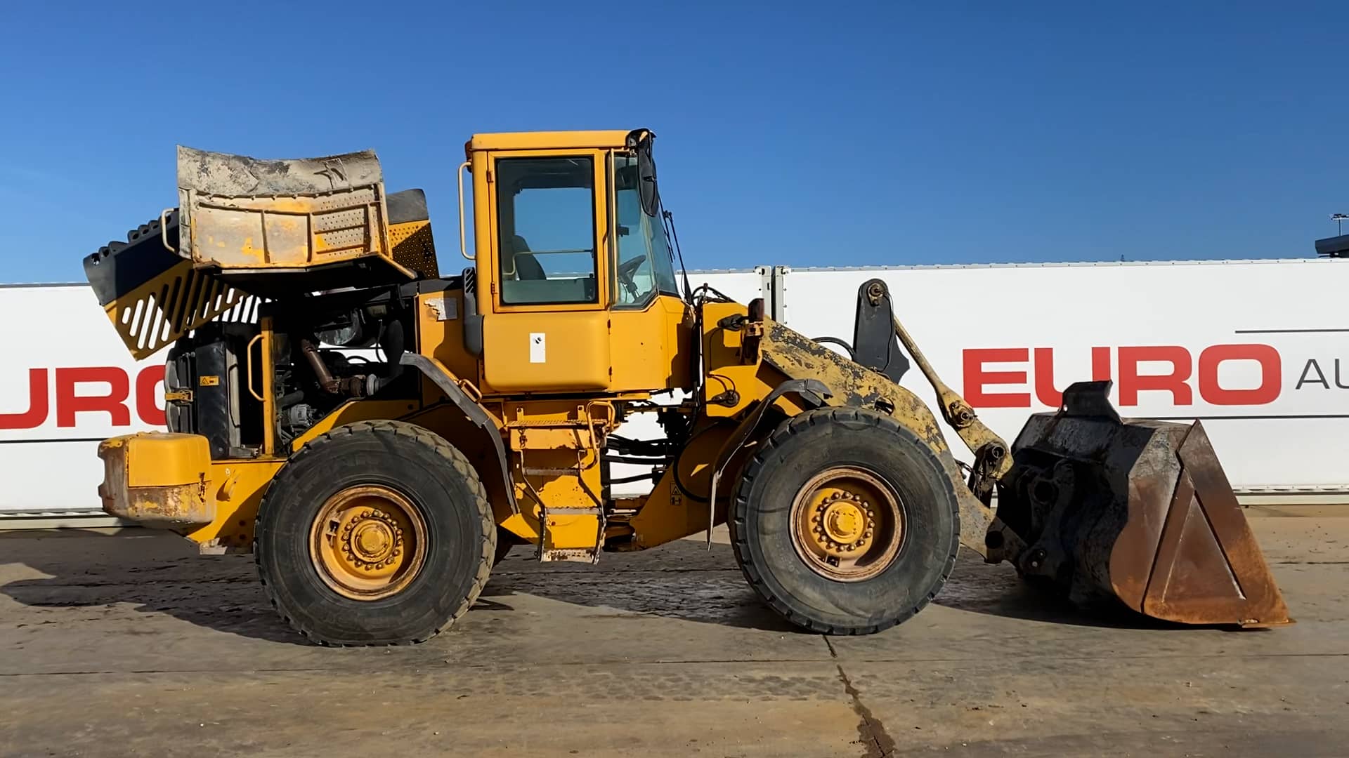 Volvo L90E Wheeled Loader-Leeds March 22 on Vimeo