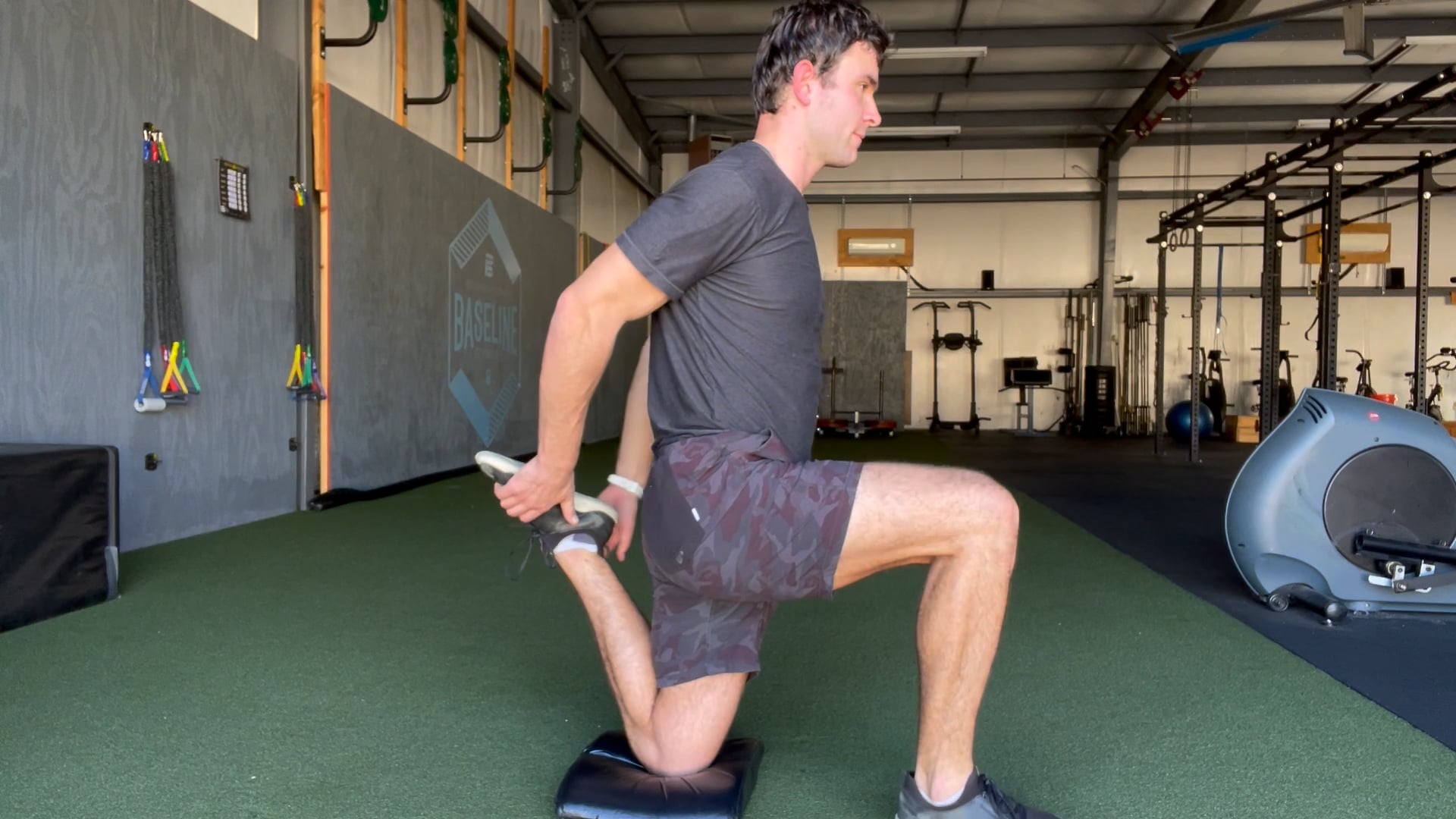 Half Kneeling Quad Stretch on Vimeo