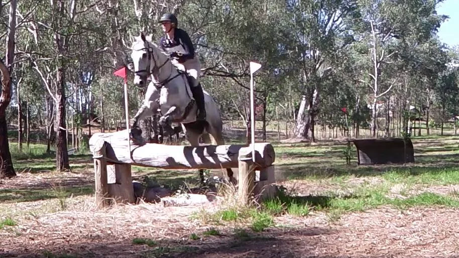 Jennifer Clulow riding Plover Springs Lulu 28 EvA95 Oxley Horse Trials ...