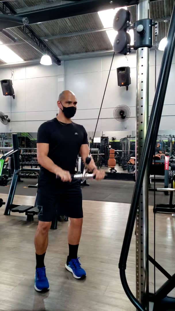 TRÍCEPS COM BARRA RETA NO CROSS on Vimeo