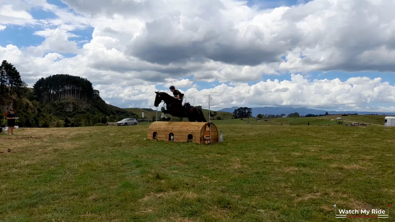 Sarah Bolton riding Pioneer Take That 235 CCN95 Matamata Horse Trial ...