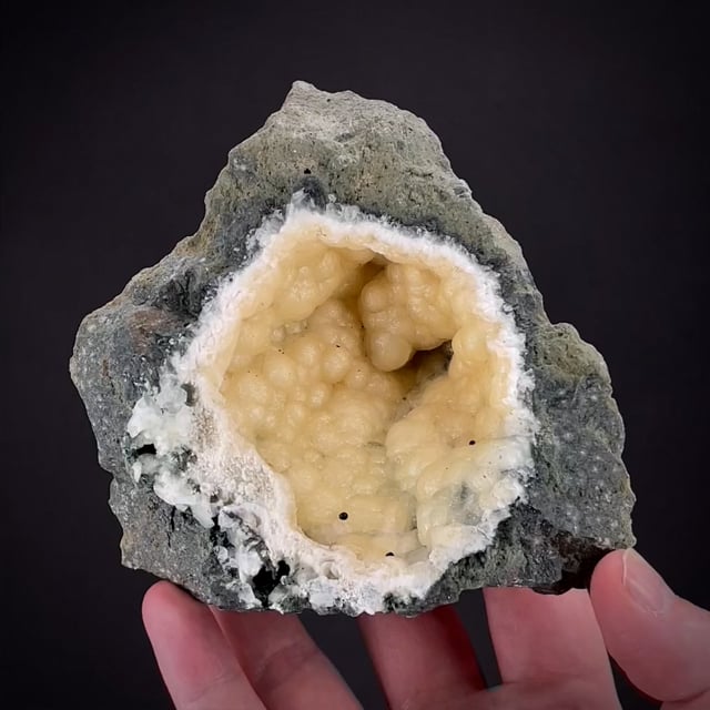Yellow Prehnite in basalt pocket - PRE22-31 - O & G Woodbury Traprock ...