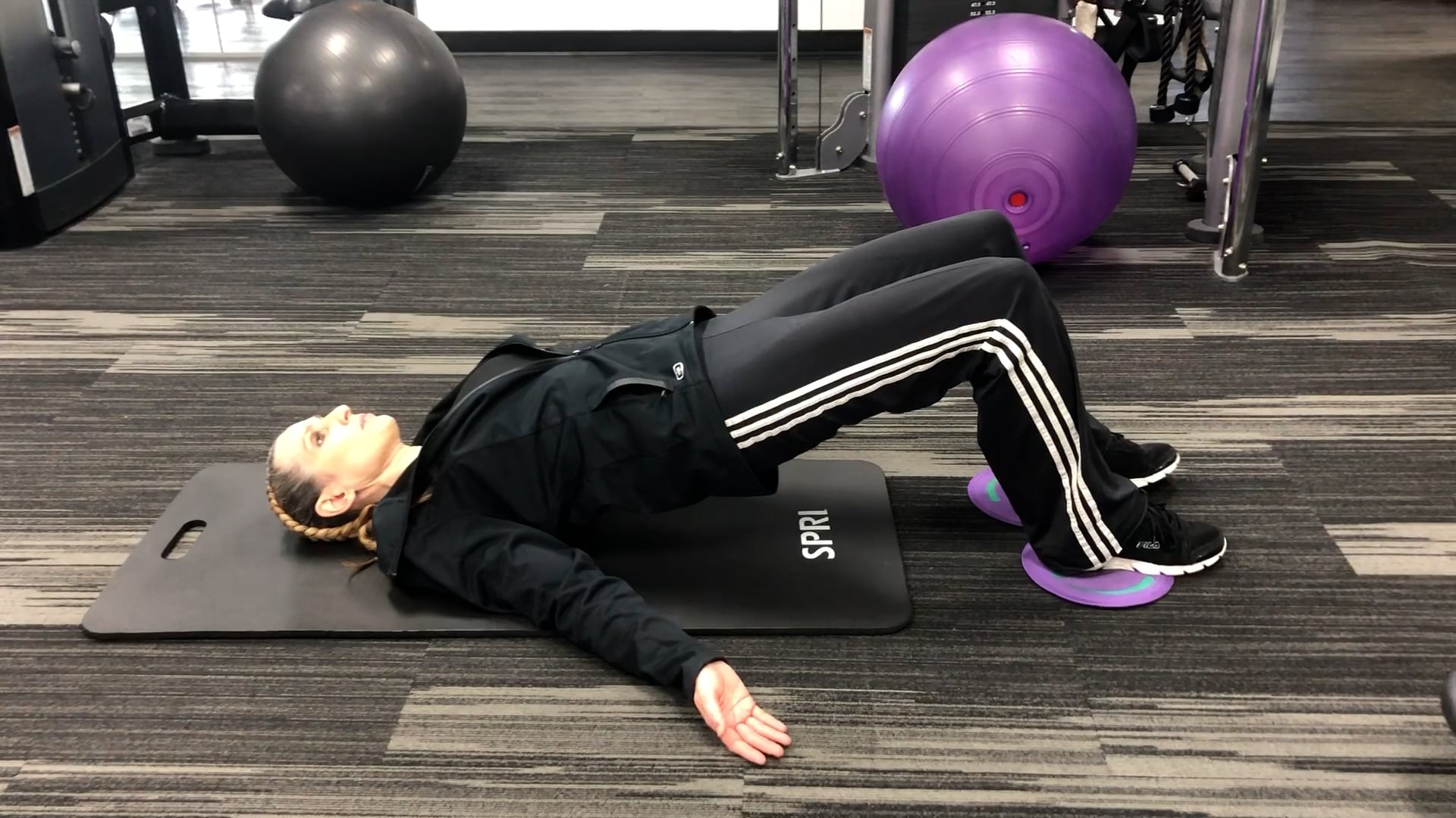 Floor glute bridge with alternating heel slides on Vimeo