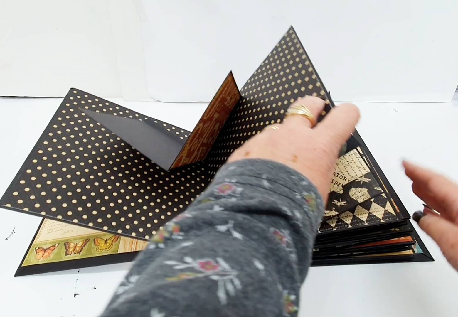 Interactive Pop-Up Mini Album on Vimeo