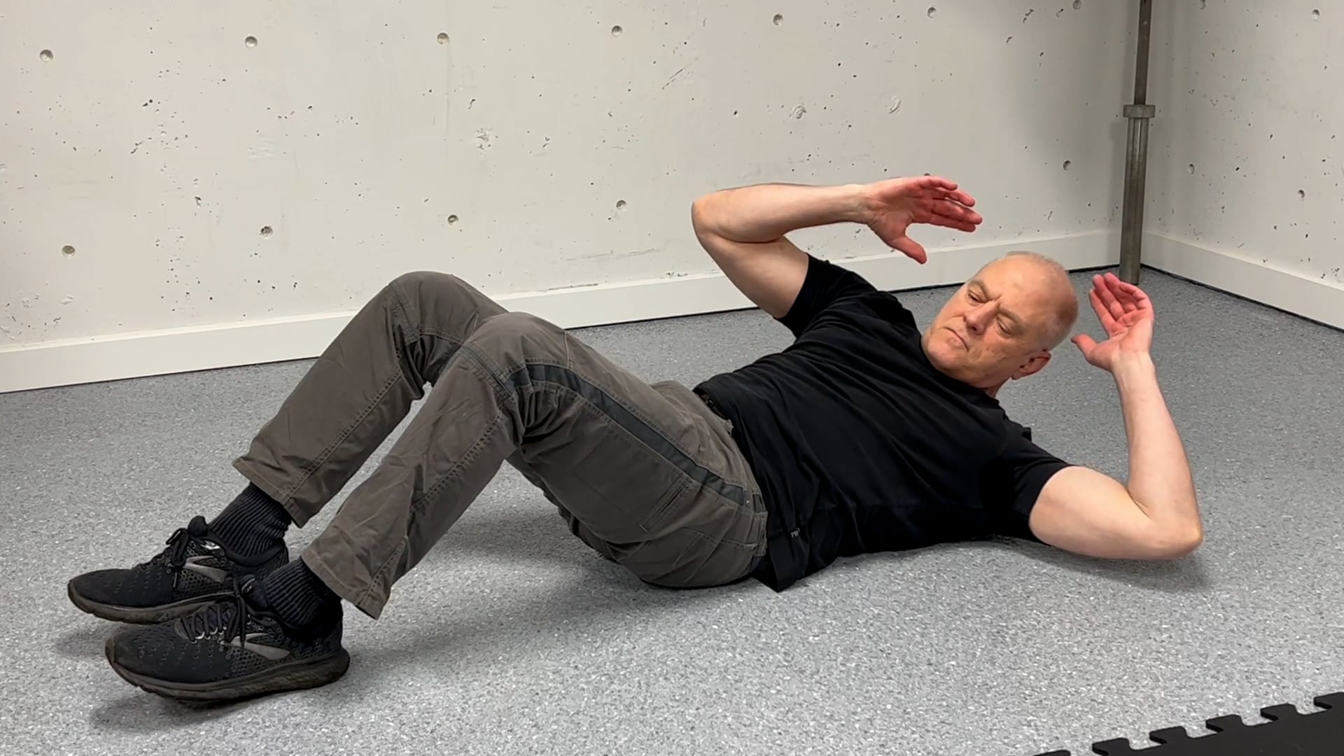 Diagonal Ab Crunch on Vimeo