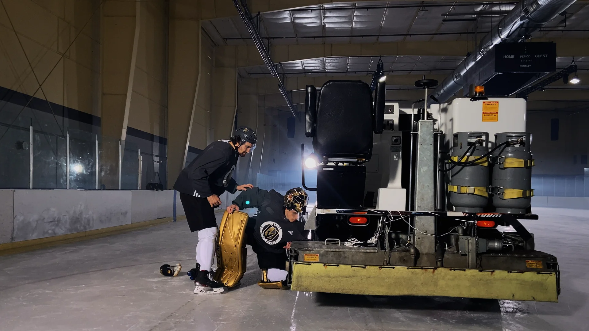 iphone_soip-hockey-zamboni_15_rev0_Video_CA-EN_rogers_Q42020 ...