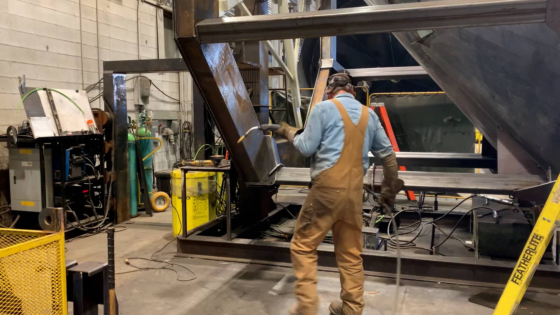 5 Welding Legs to Base.MOV on Vimeo