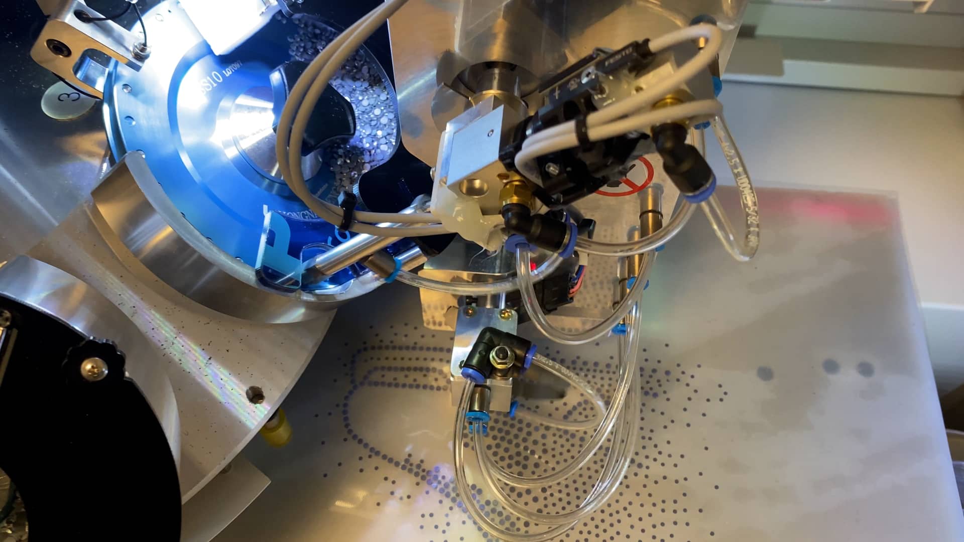 CAMS 1V-6P Rhinestone Machine on Vimeo