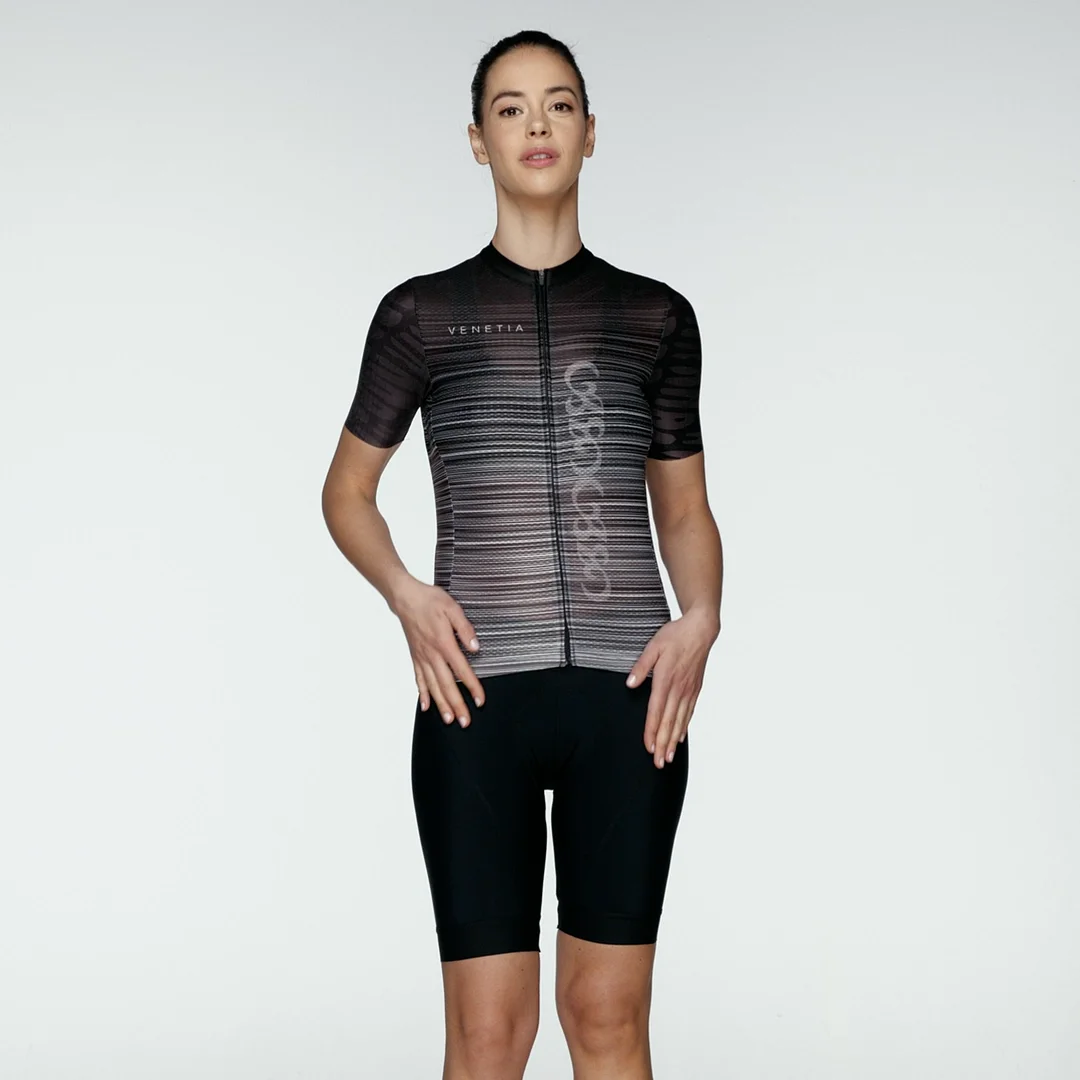 Tight cycling jersey store