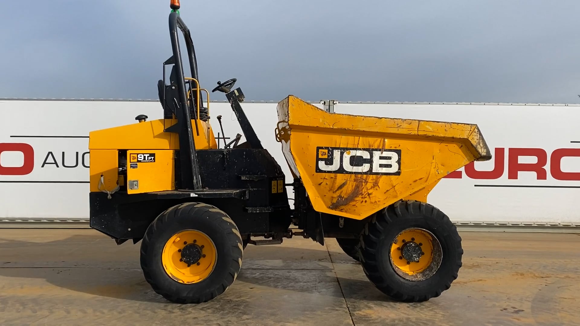 JCB 9TFT 9 Ton Dumper on Vimeo