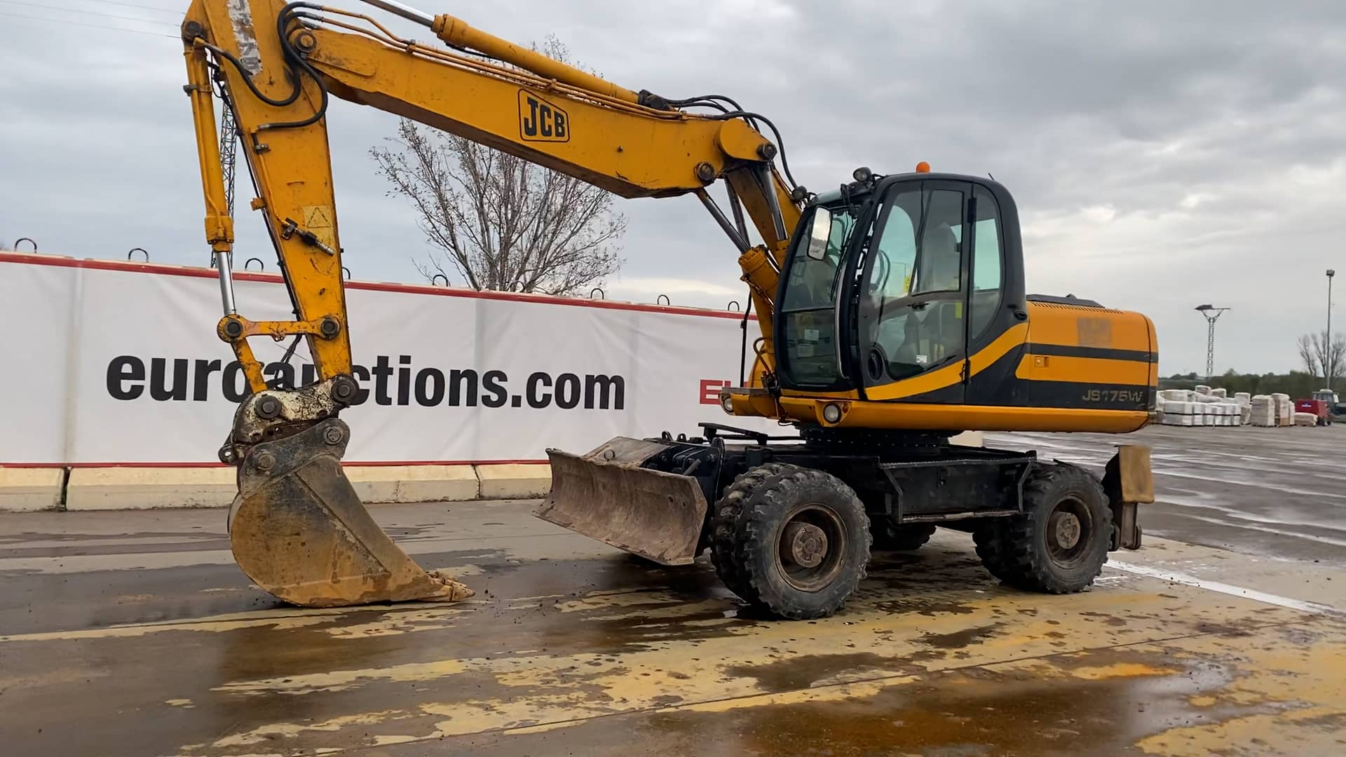 JCB JS175W Wheeled Excavator on Vimeo