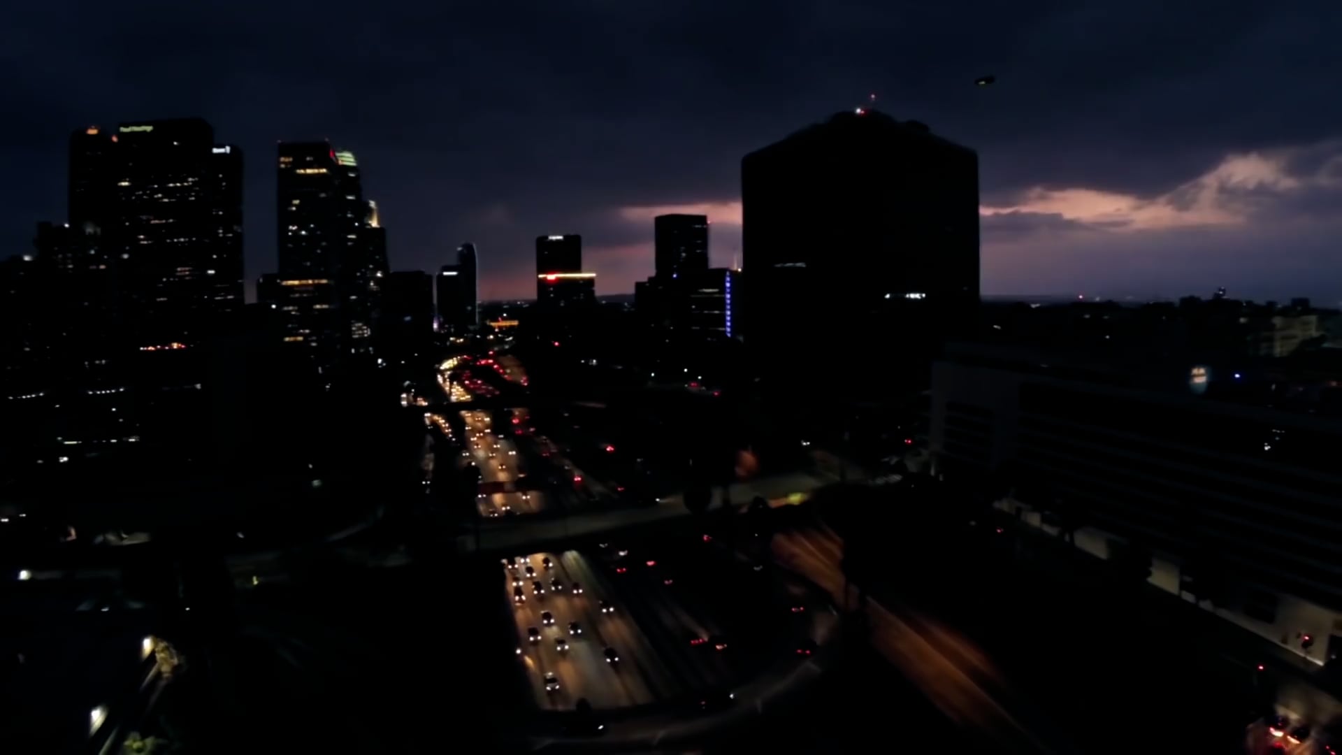 Maroon 5 - Cold ft Future (Official Music Video)