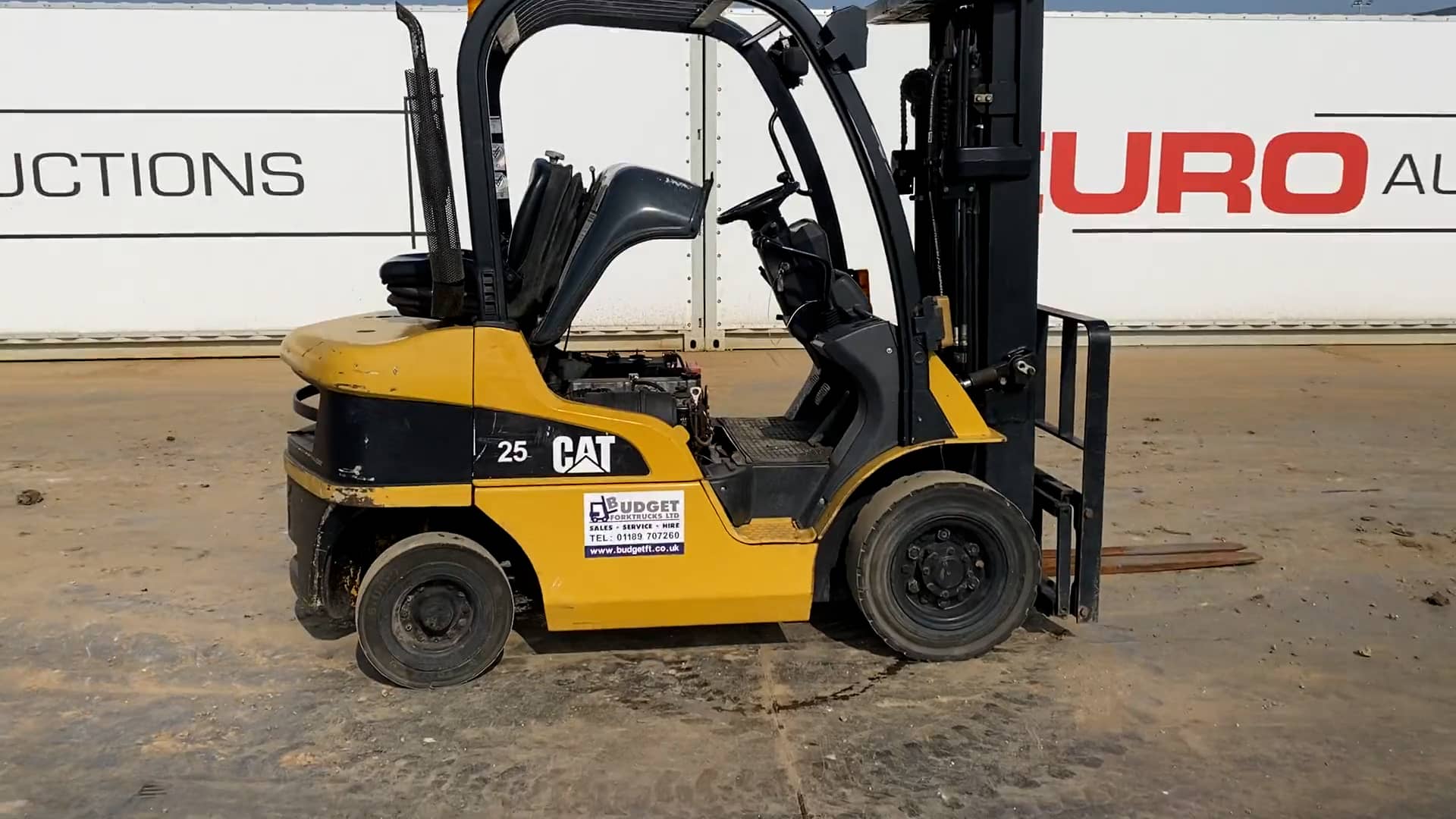 CAT DP25N Diesel Forklift on Vimeo
