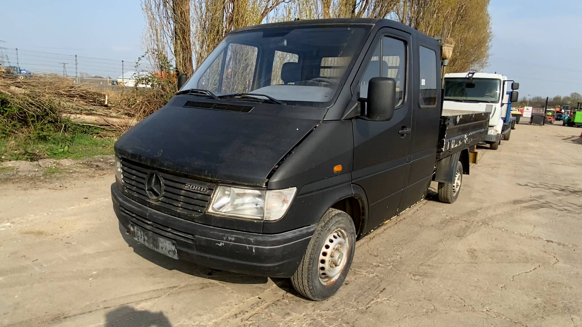 Mercedes 208D Crew Cab Pick Up on Vimeo