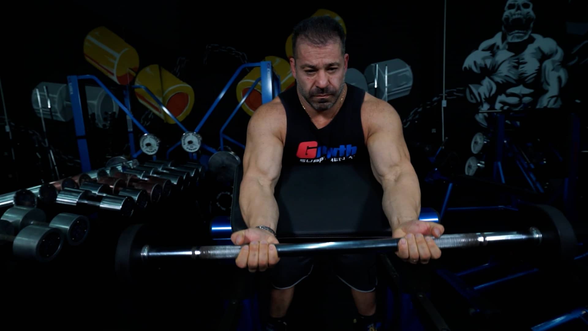 C0056-BÍCEPS-ROSCA SCOTT COM BARRA RETA - PEGADA SUPINADA on Vimeo