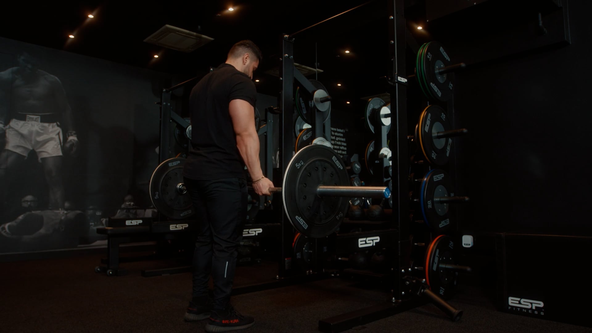 Underhand Barbell Rows on Vimeo