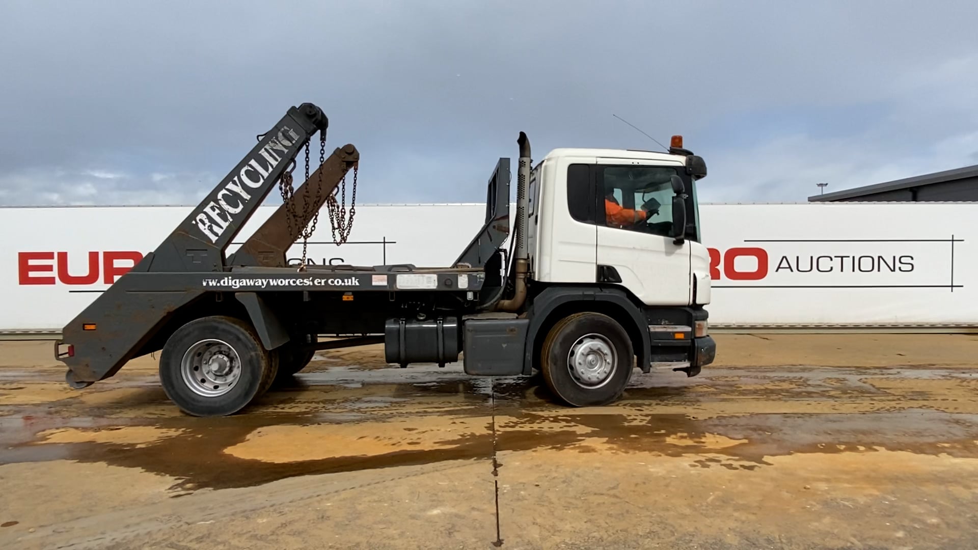 Scania P230 4x2 Skip Loader Lorry, Extendable Ams, Manual Gear Box on Vimeo