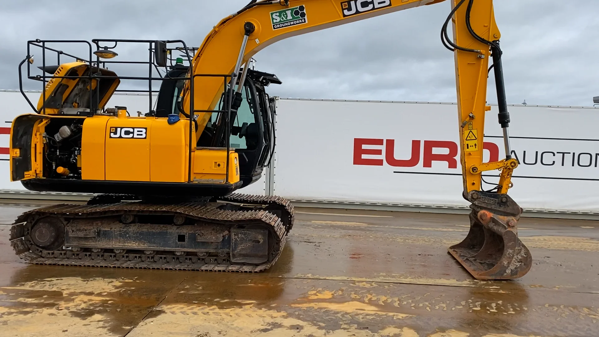 JCB JS130LC 700mm Pads on Vimeo