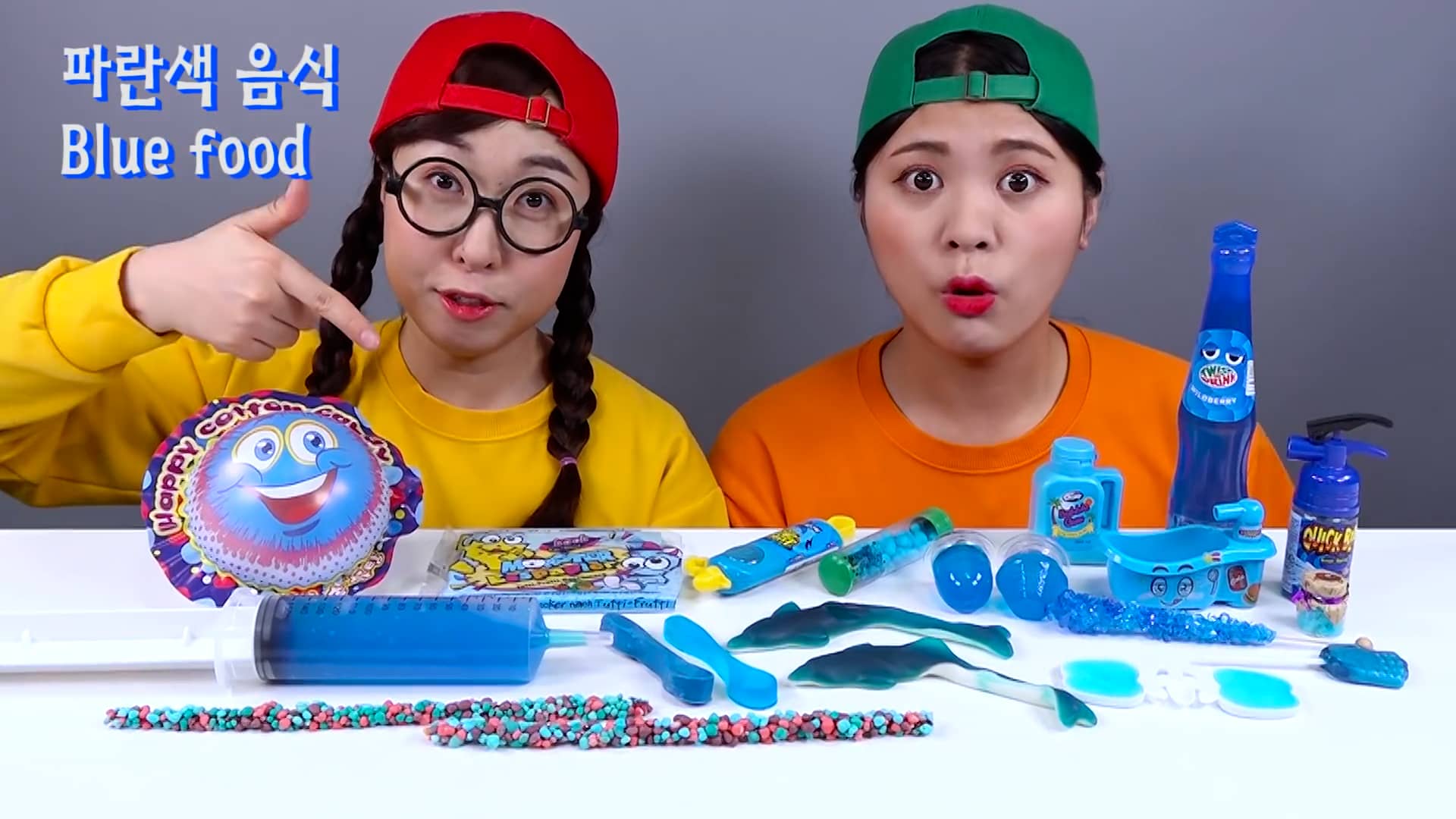 Mukbang Blue Food Edible Spoon 파란색 음식 로프젤리 DONA 도나 먹방 on Vimeo