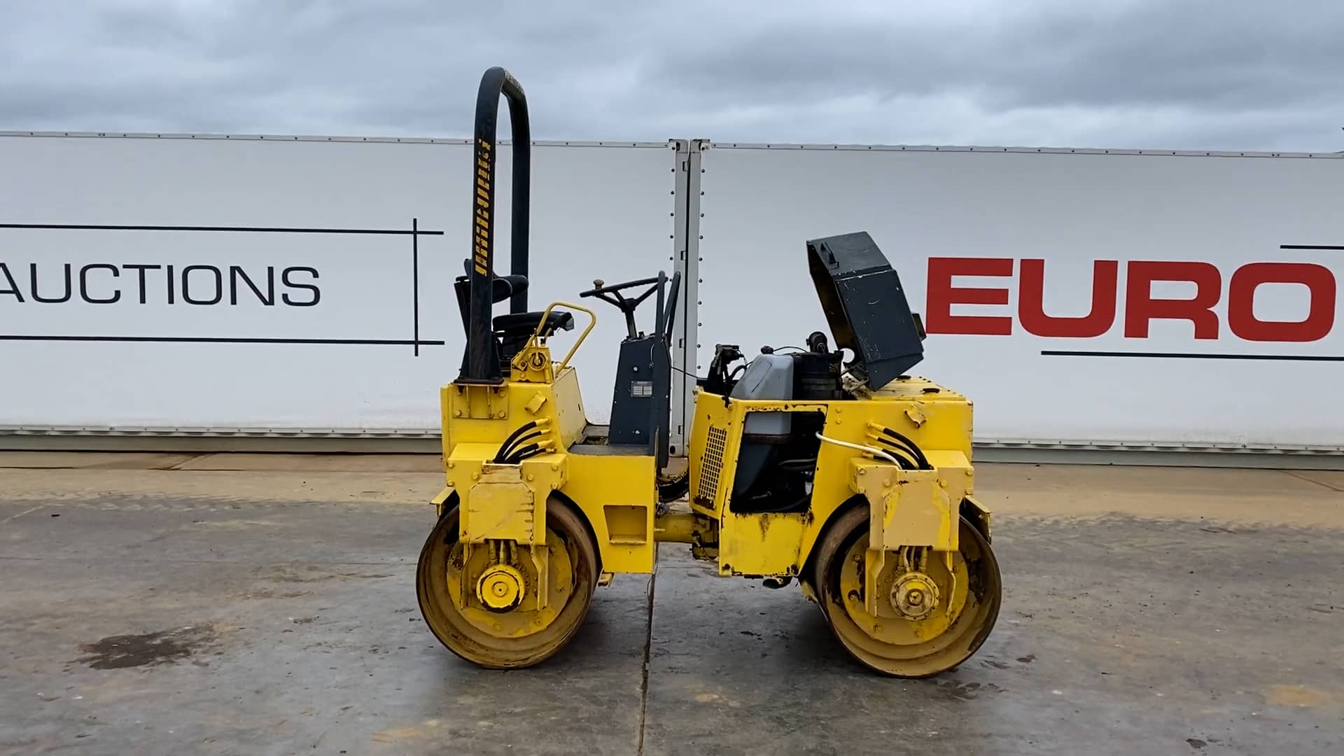Bomag BW130AD Double Drum Vibrating Roller on Vimeo