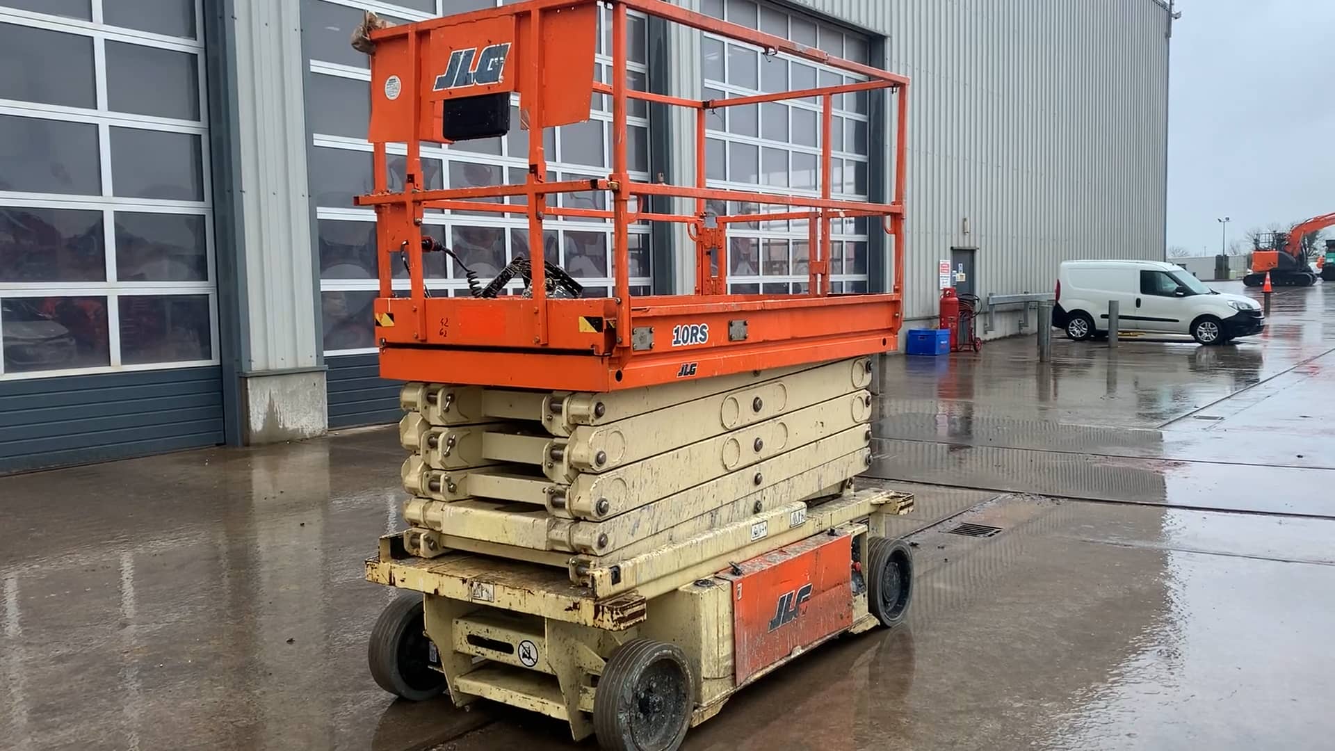 JLG 10RS Scissor Lift Access Platform on Vimeo