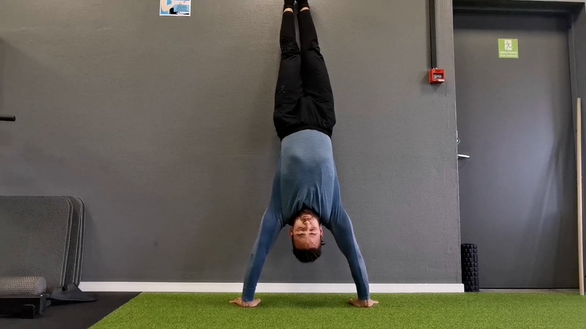 Handstand hold gaze drill on Vimeo