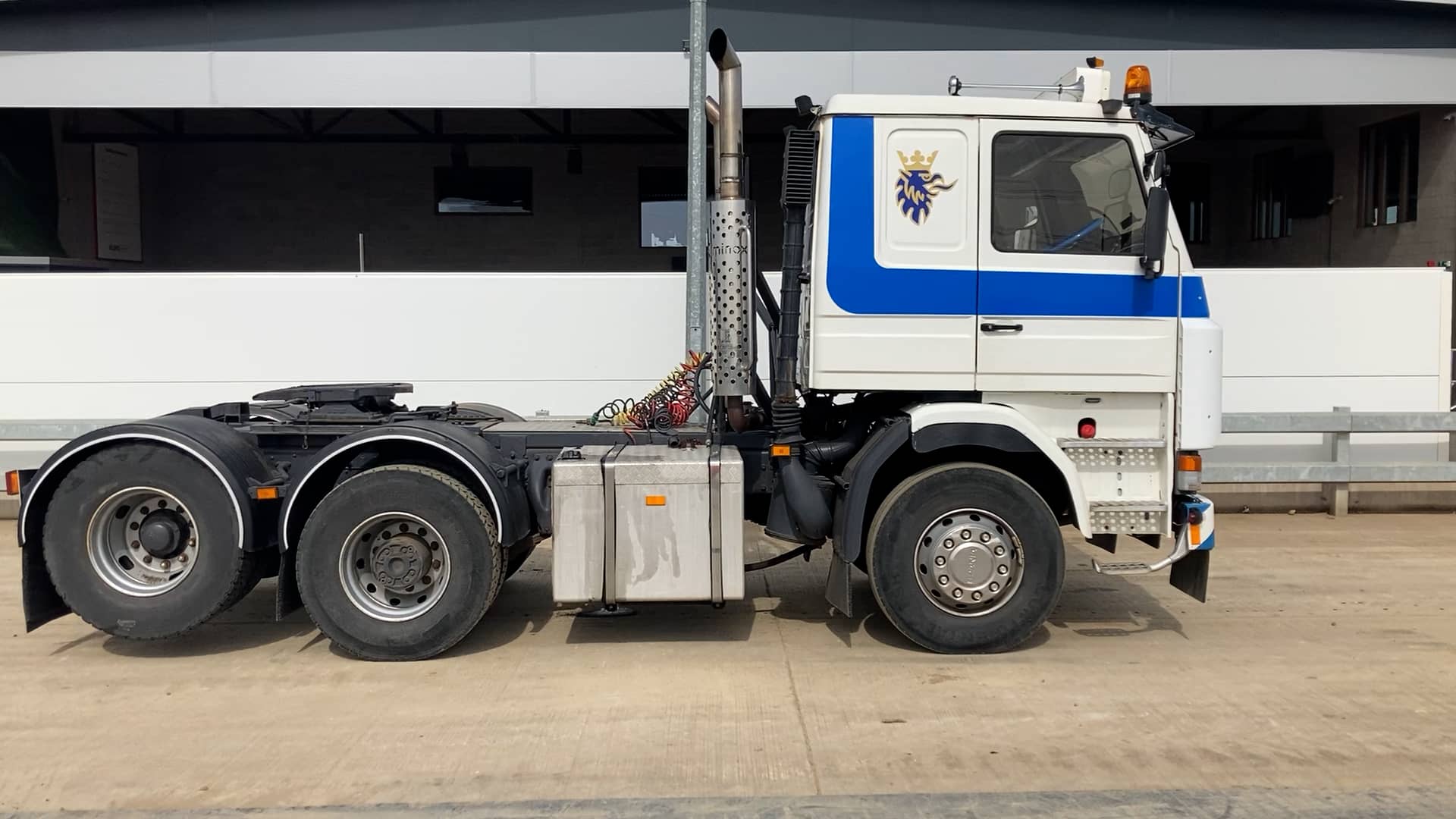 Scania 143H-450 6x2 Rear Lift on Vimeo