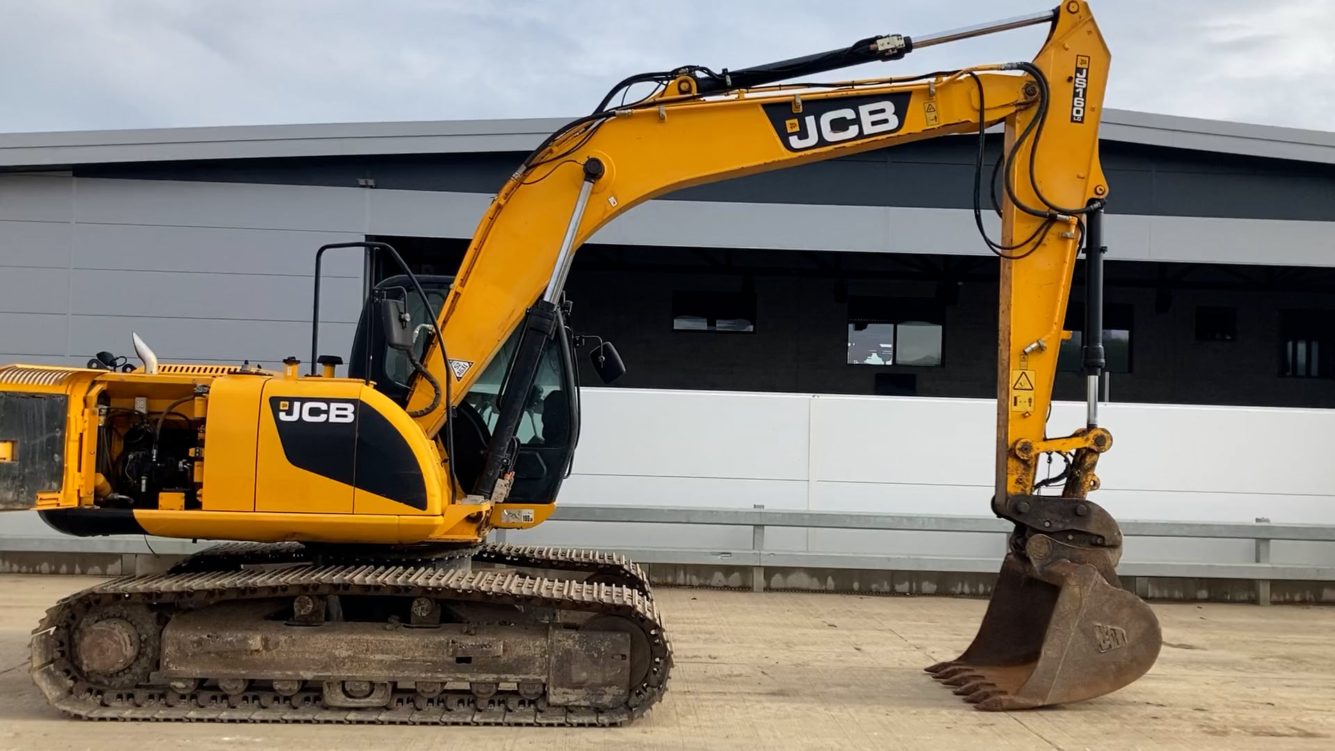 JCB JS160LC 700mm Pads on Vimeo