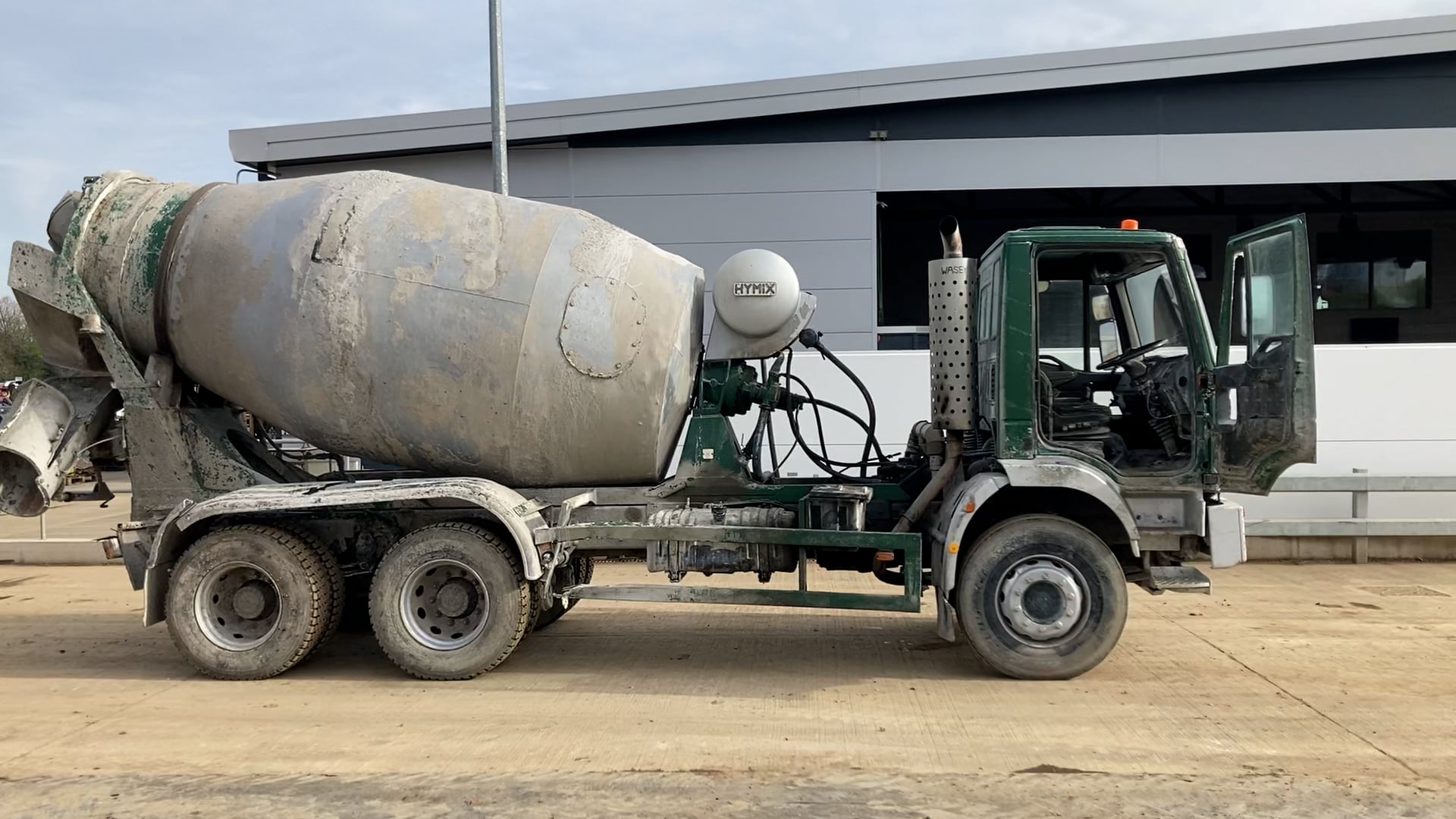 Seddon Atkinson 26.280C 6x4 Cement Mixer Lorry on Vimeo