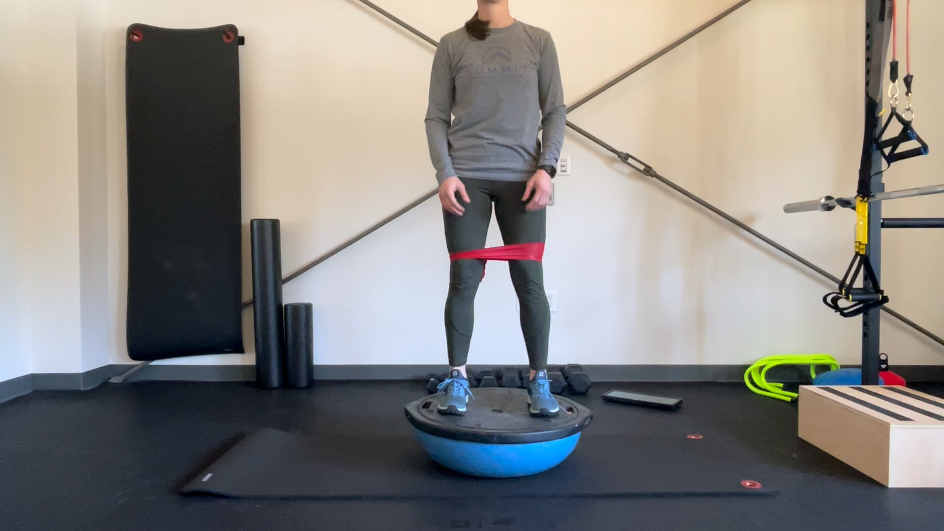 Double leg squat with band on BOSU on Vimeo