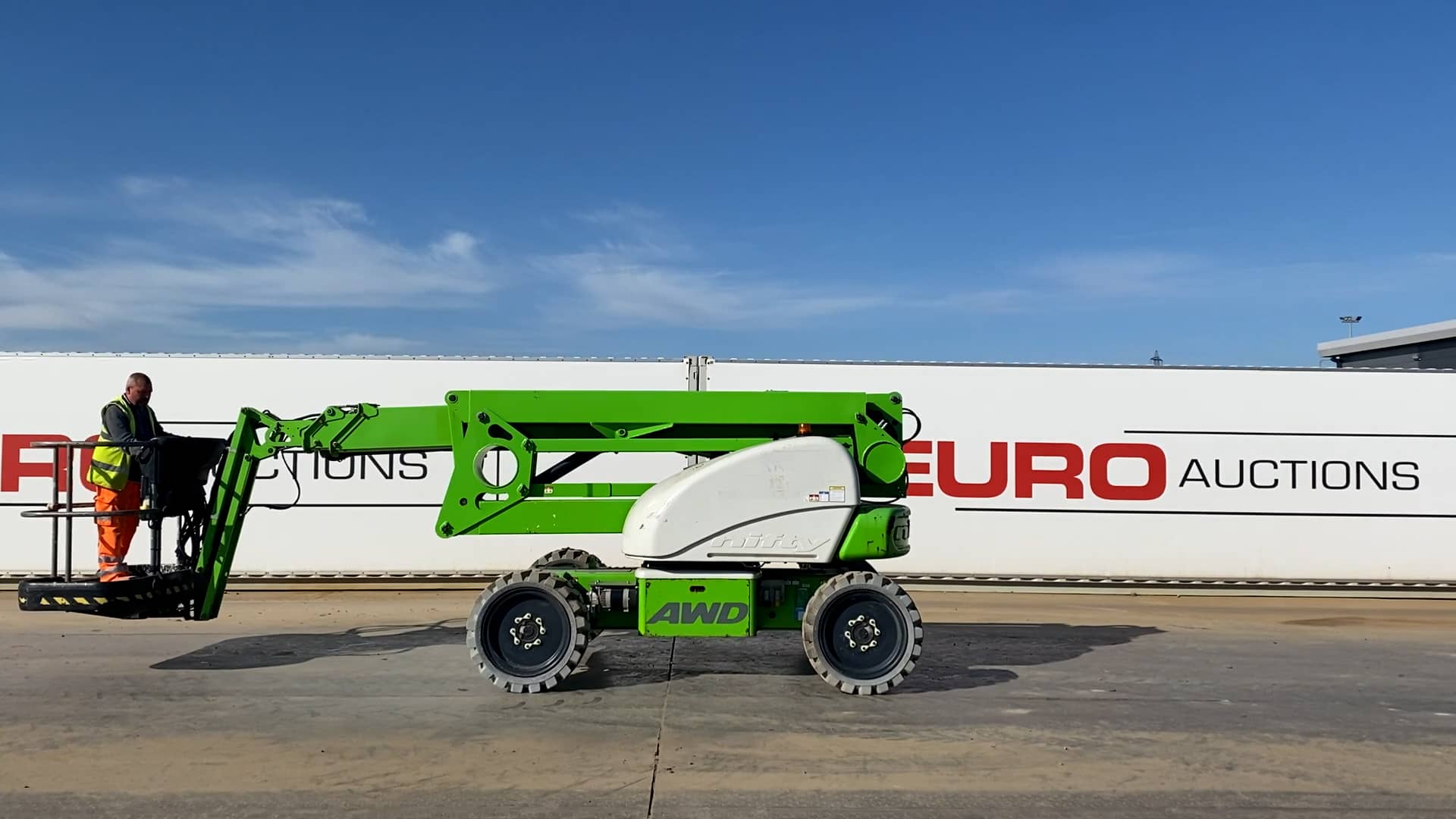 Nifty Lift HR21 Wheeled Articulated Boom Lift Access Platform on Vimeo